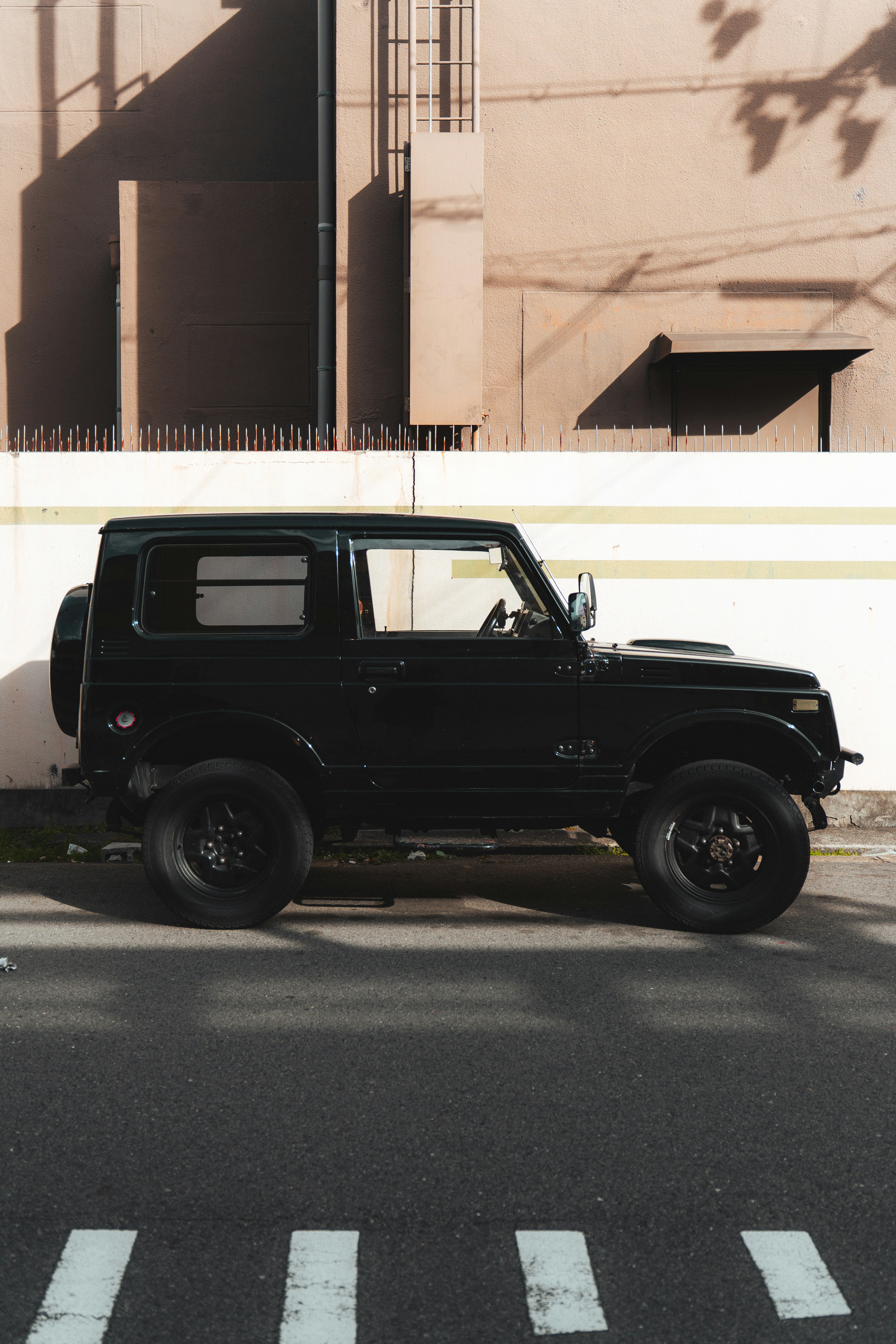 Midnight in the City: A Classic SUV Anchored by Shadow and Steel