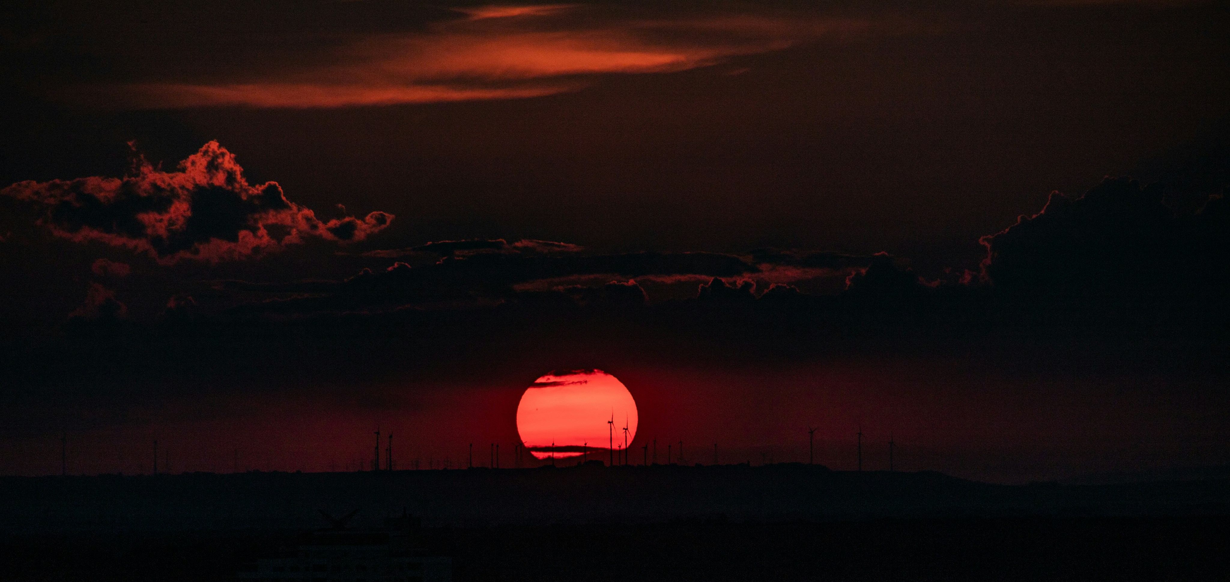 Red Disc on the Horizon: A Quiet Dusk