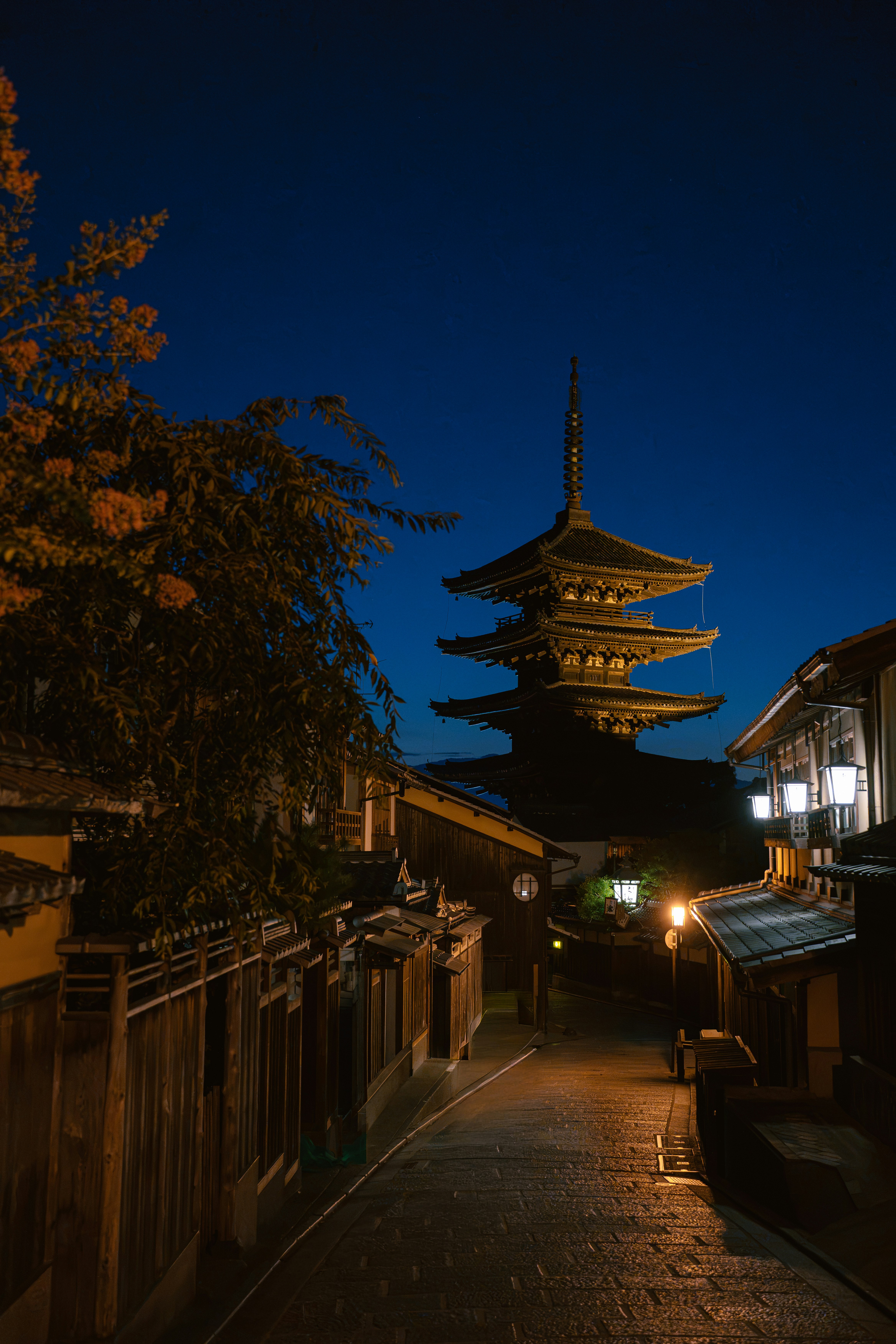 Night Pulse in the Lantern Way: Five-Tiered Pagoda under a Velvet Sky