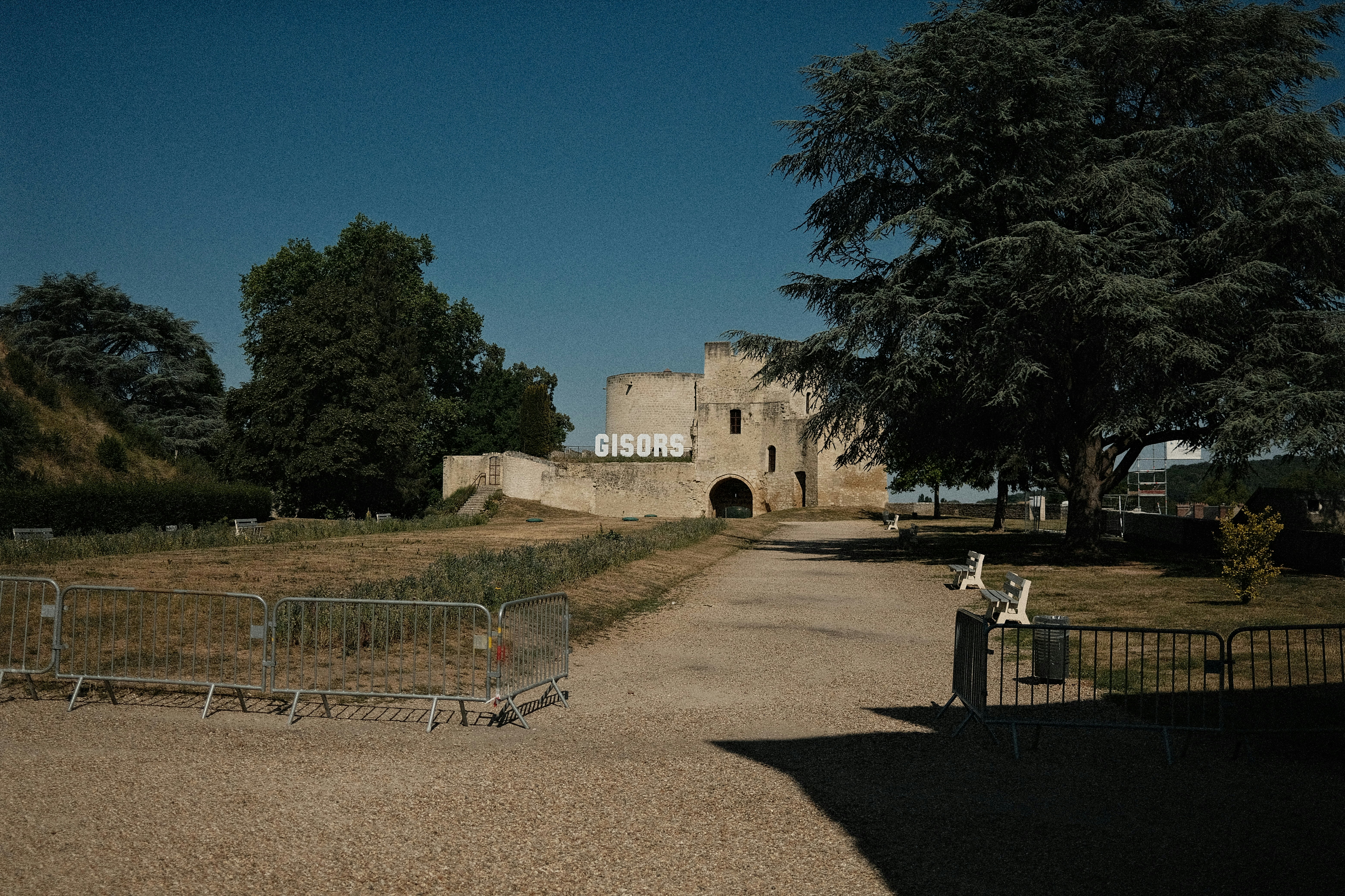 Gates and Garrison: The Gatehouse at Gisors