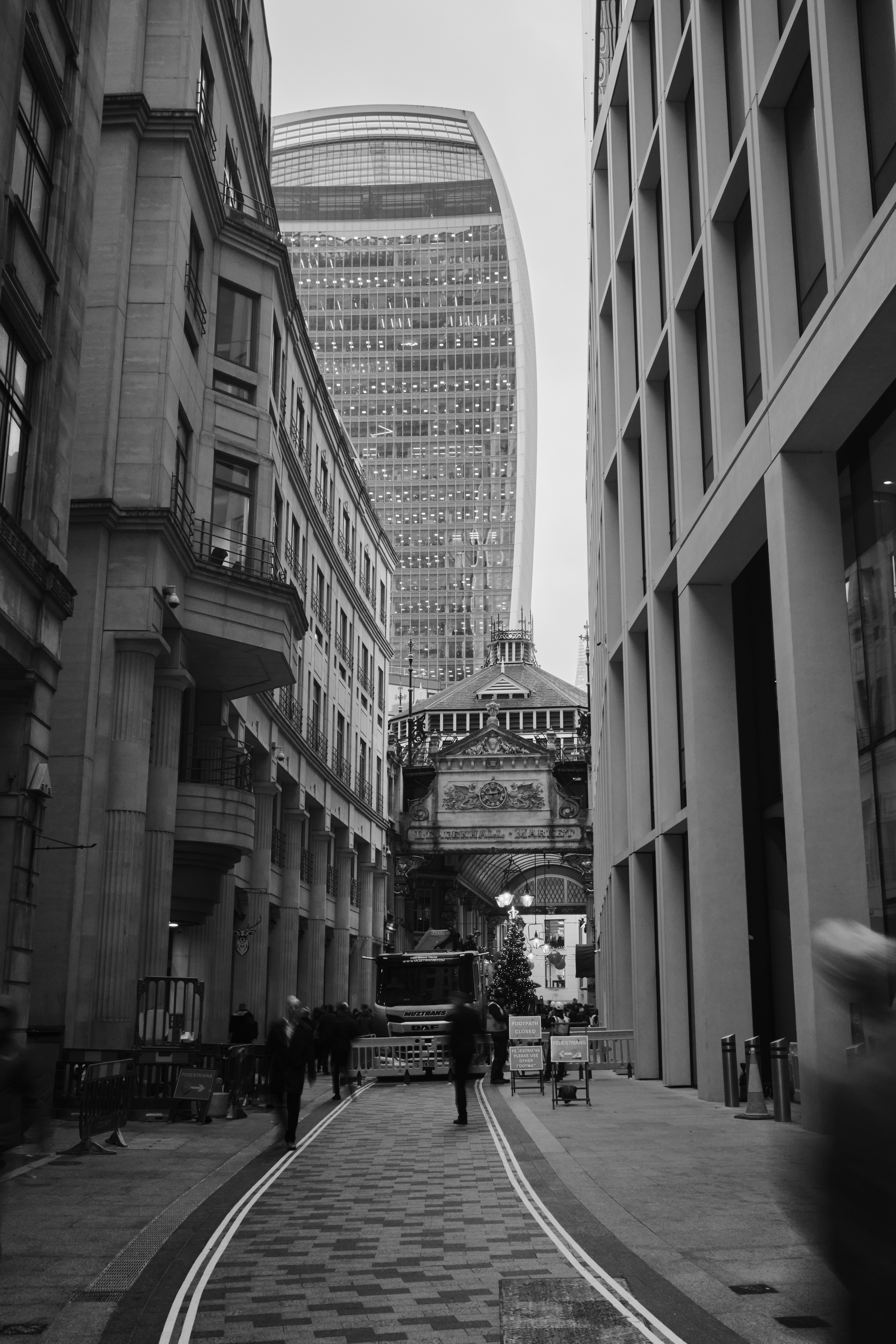 Urban Arc: A Quiet Foreground Leads the Eye to the Arch