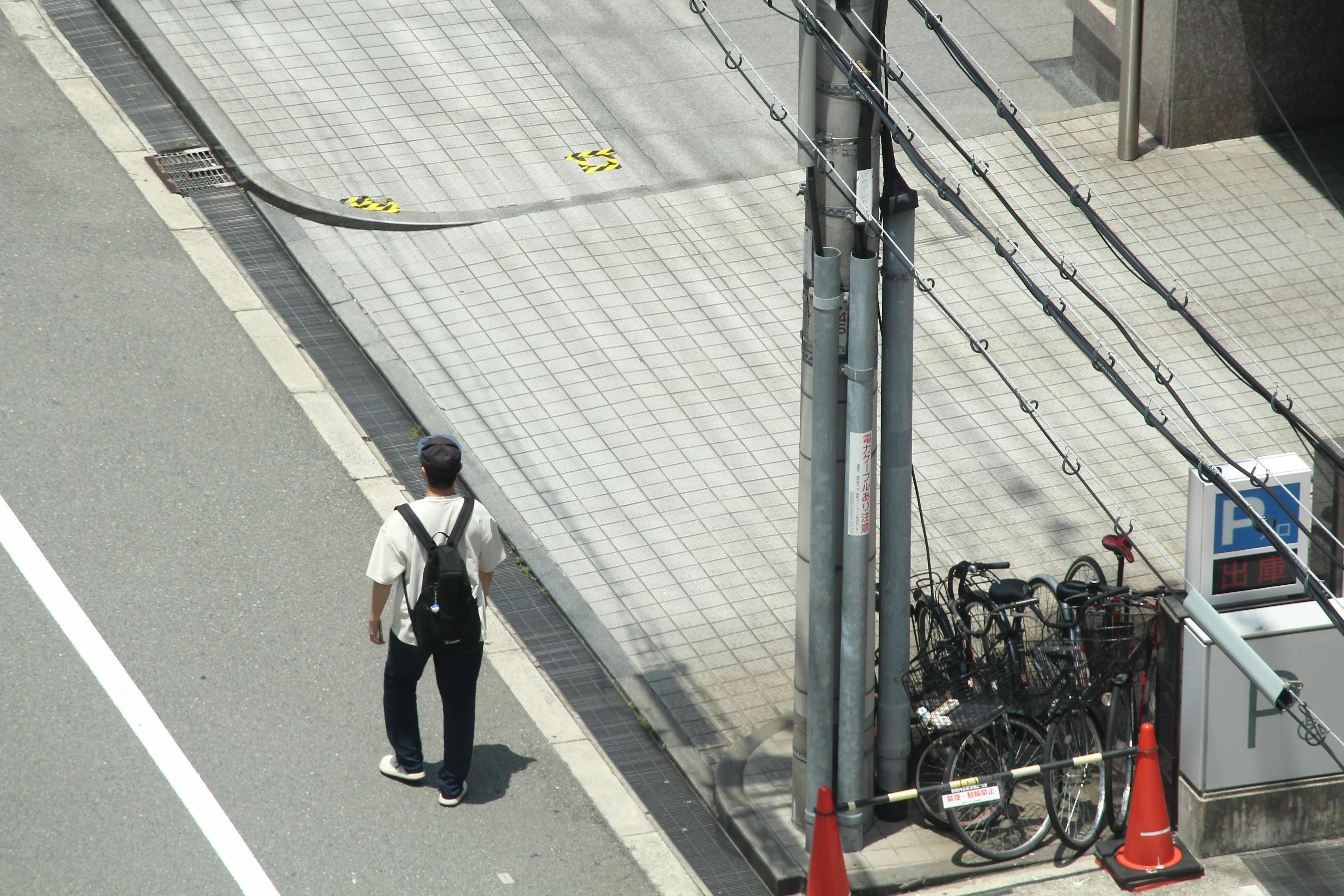 Urban Pedestrian in an Aerial Street Scene