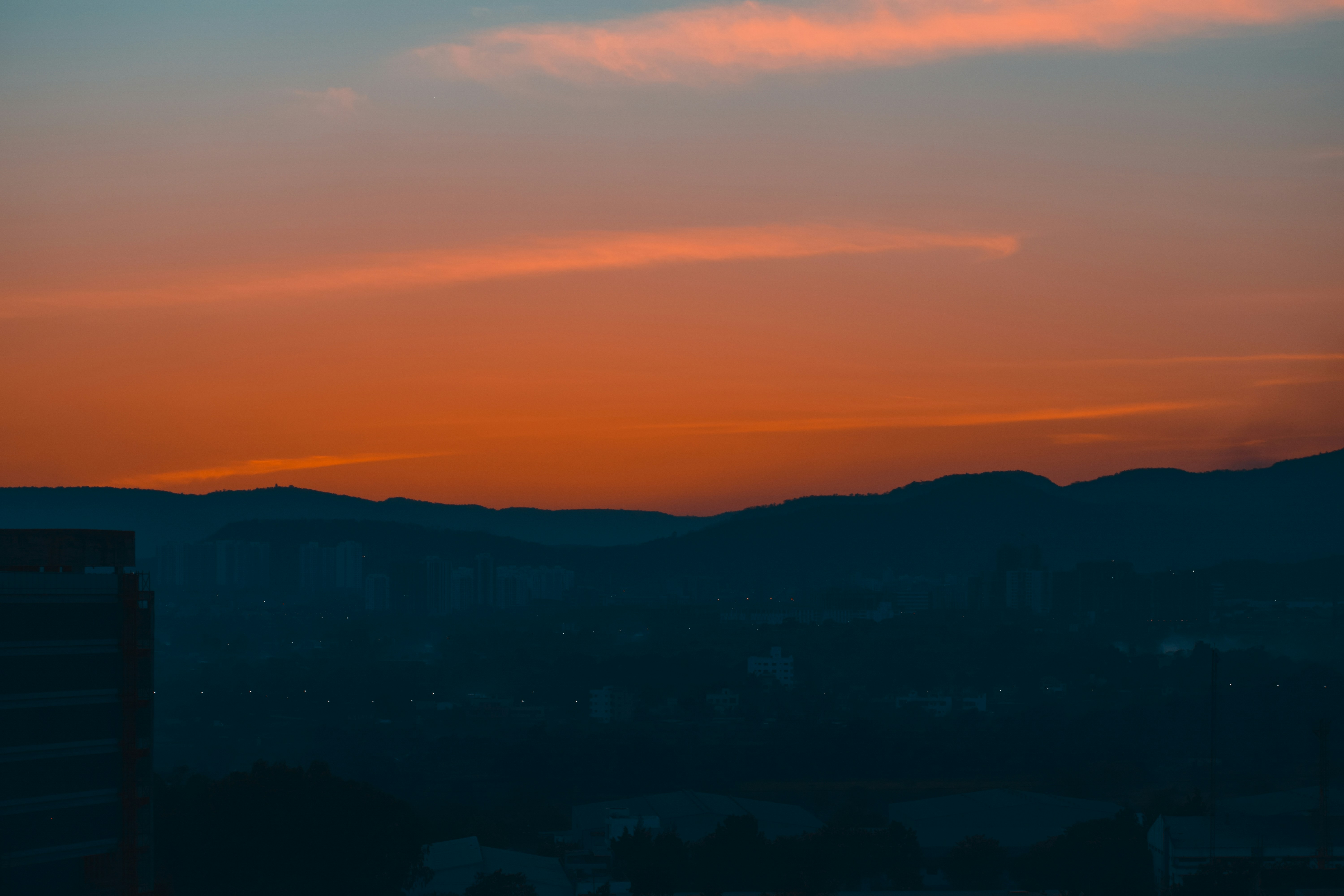 Dusk Over the Ridge: A Quiet Horizon