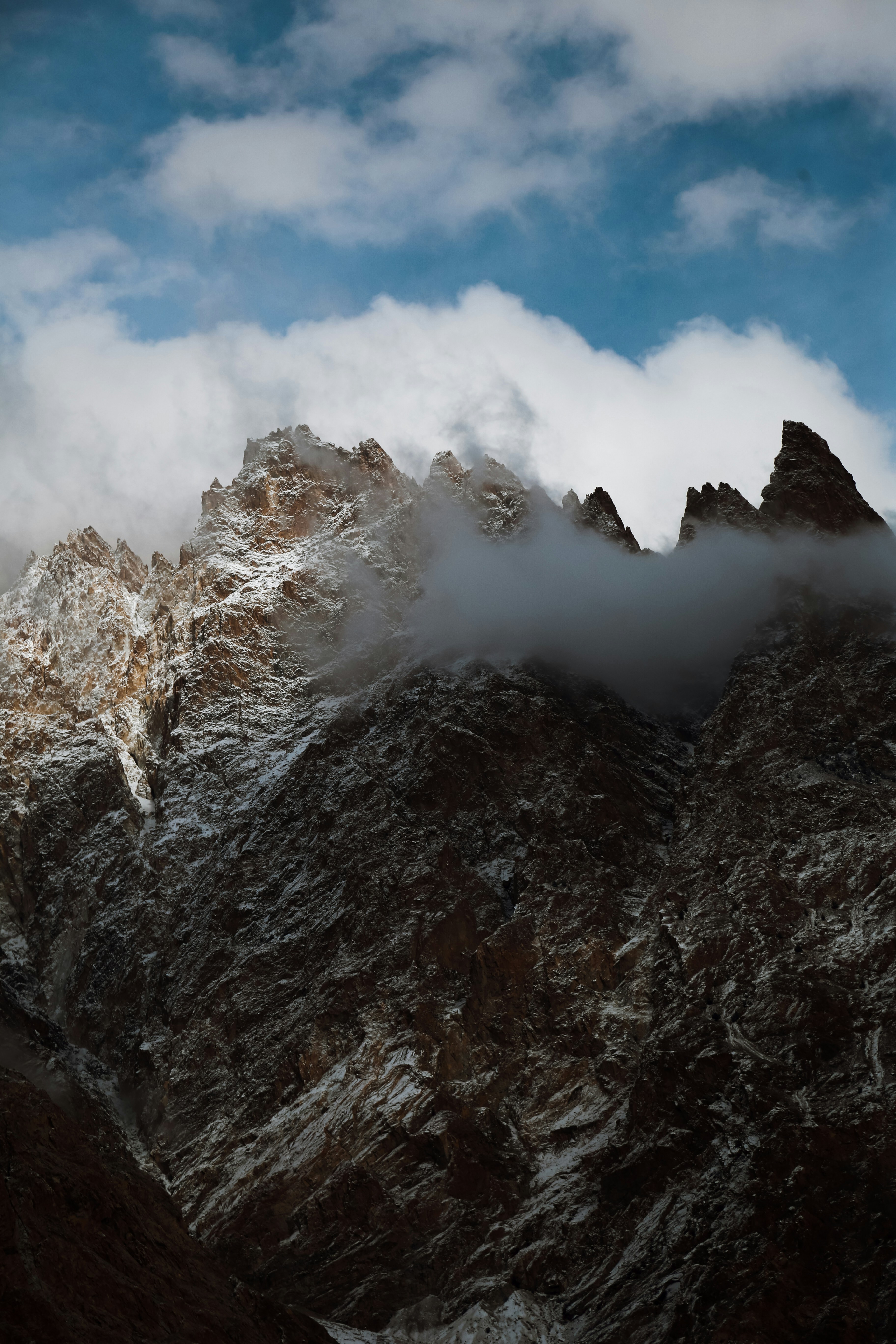 Rim of Clouds: Jagged Peaks Above the Frost