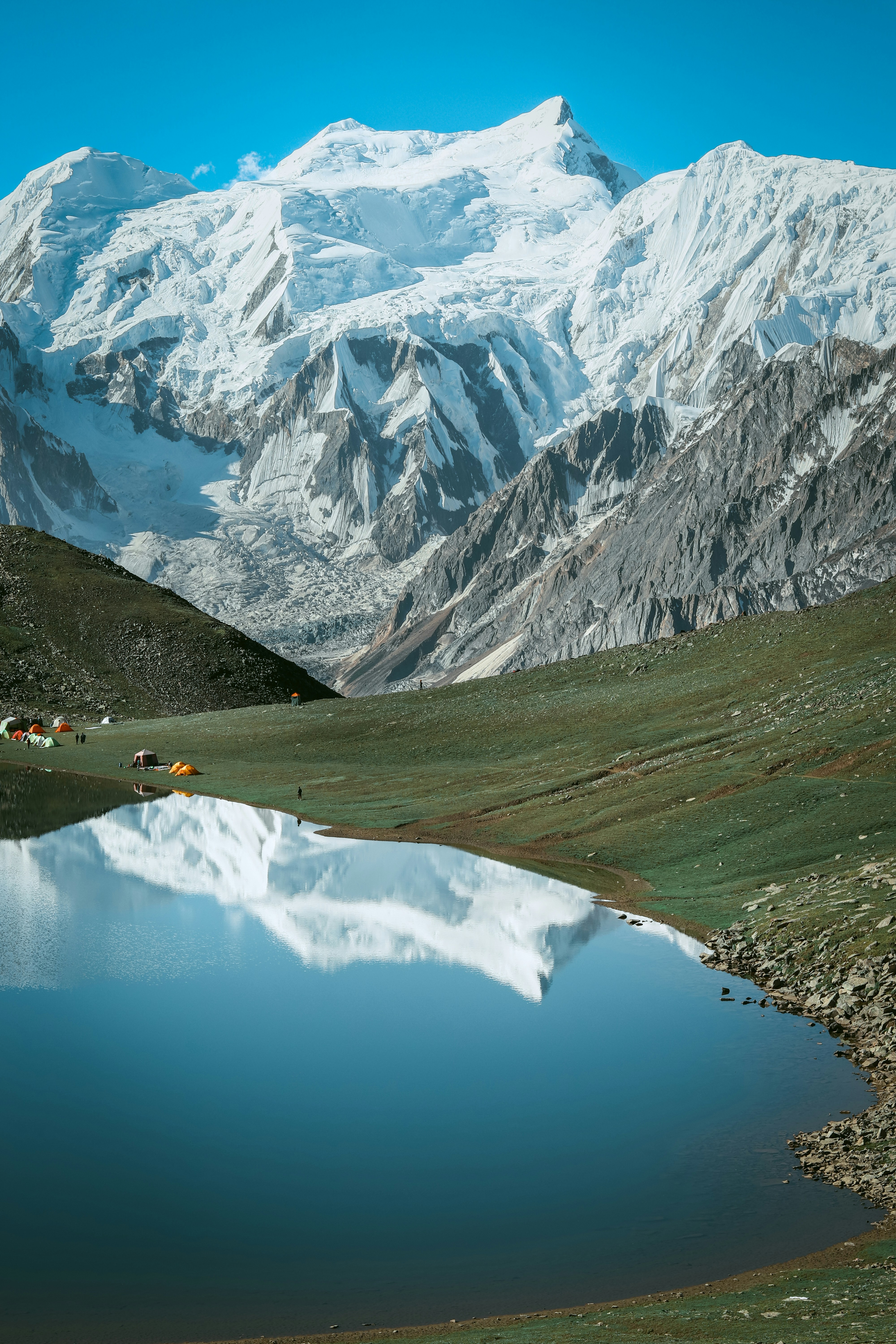 Glacial Mirror: A Mountain Refuge by the Quiet Lake