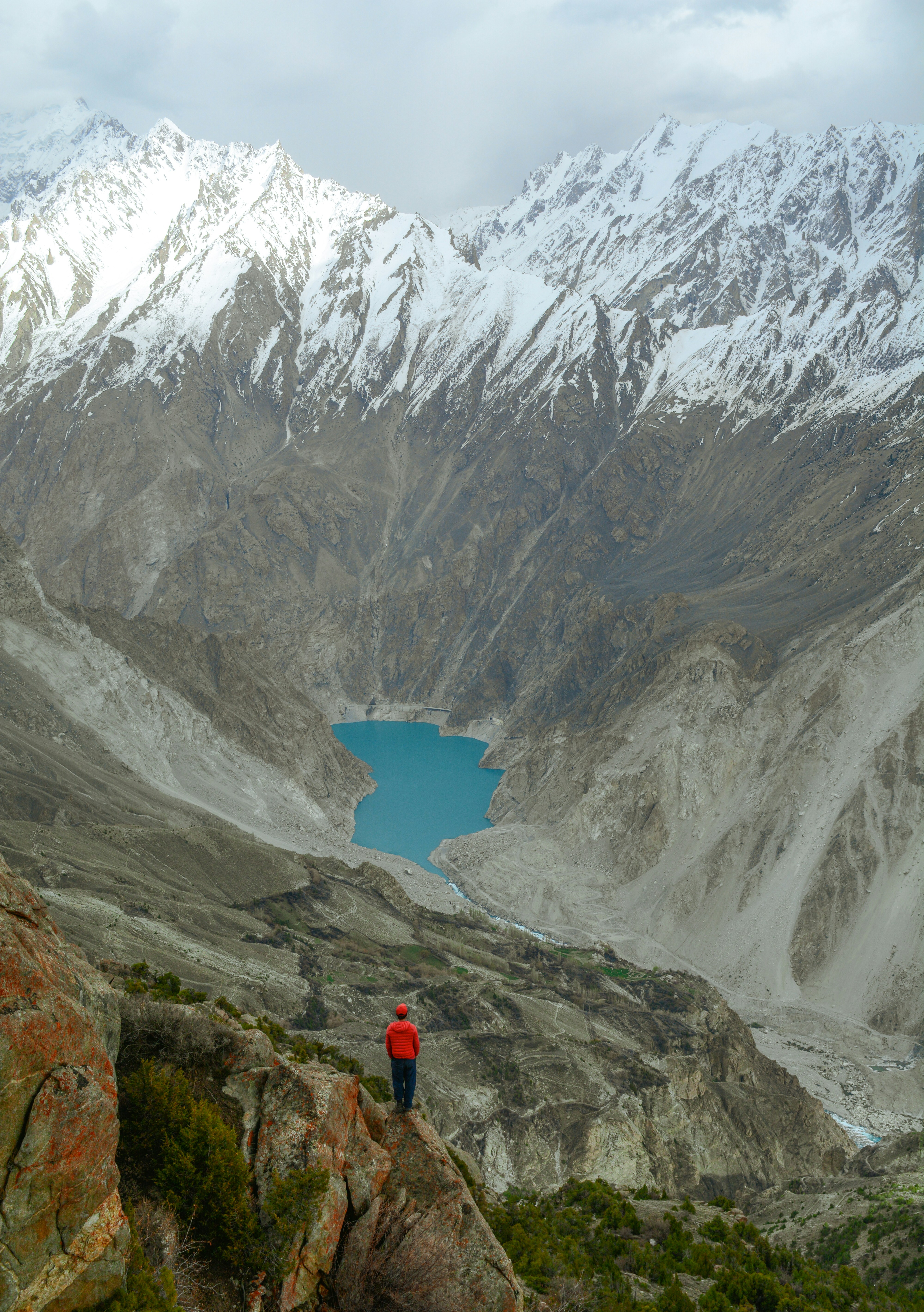 Cliffside Summit Overlook on a Turquoise Alpine Lake
