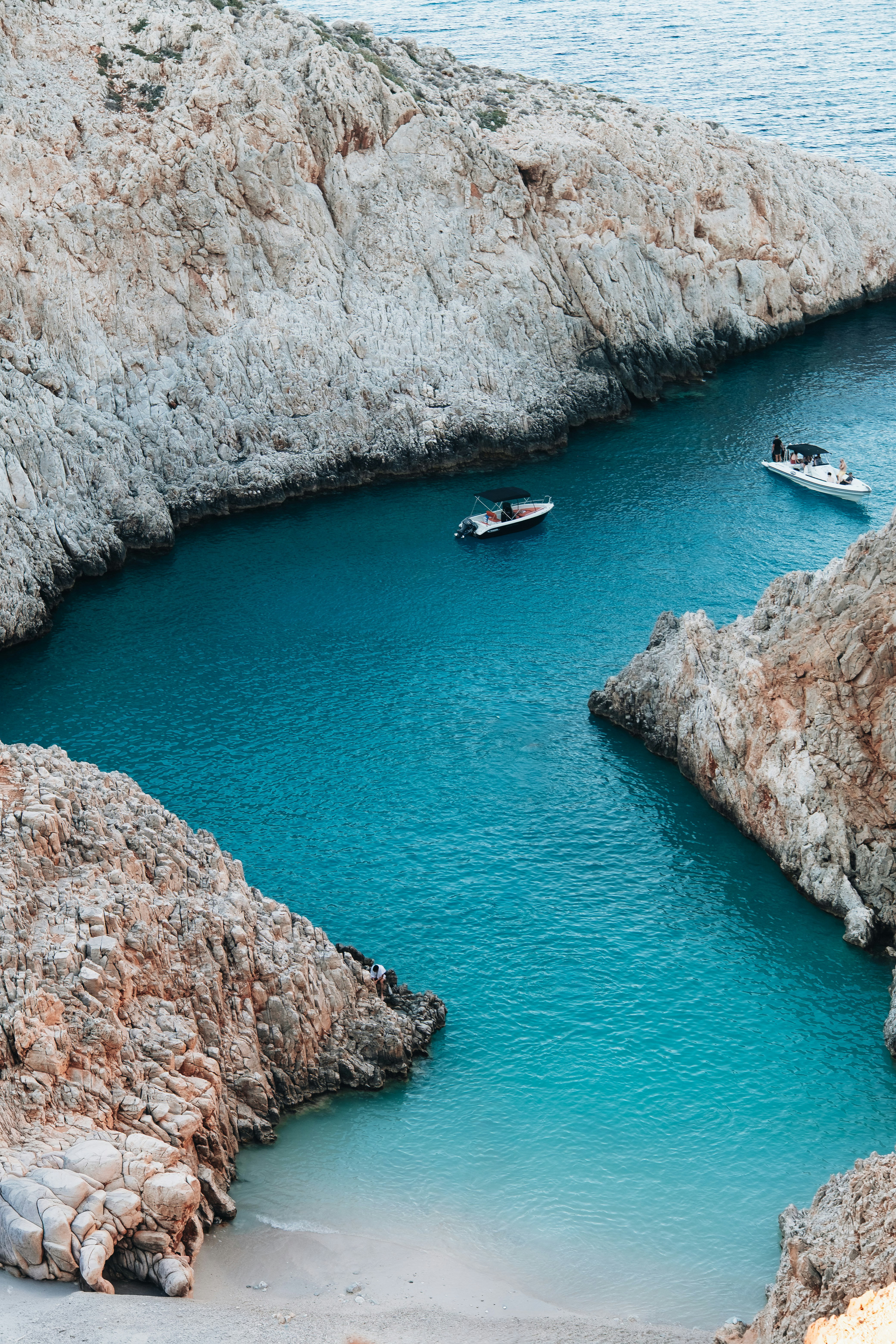 Hidden Cove Boatside: Turquoise Waters Between Mineral Cliffs