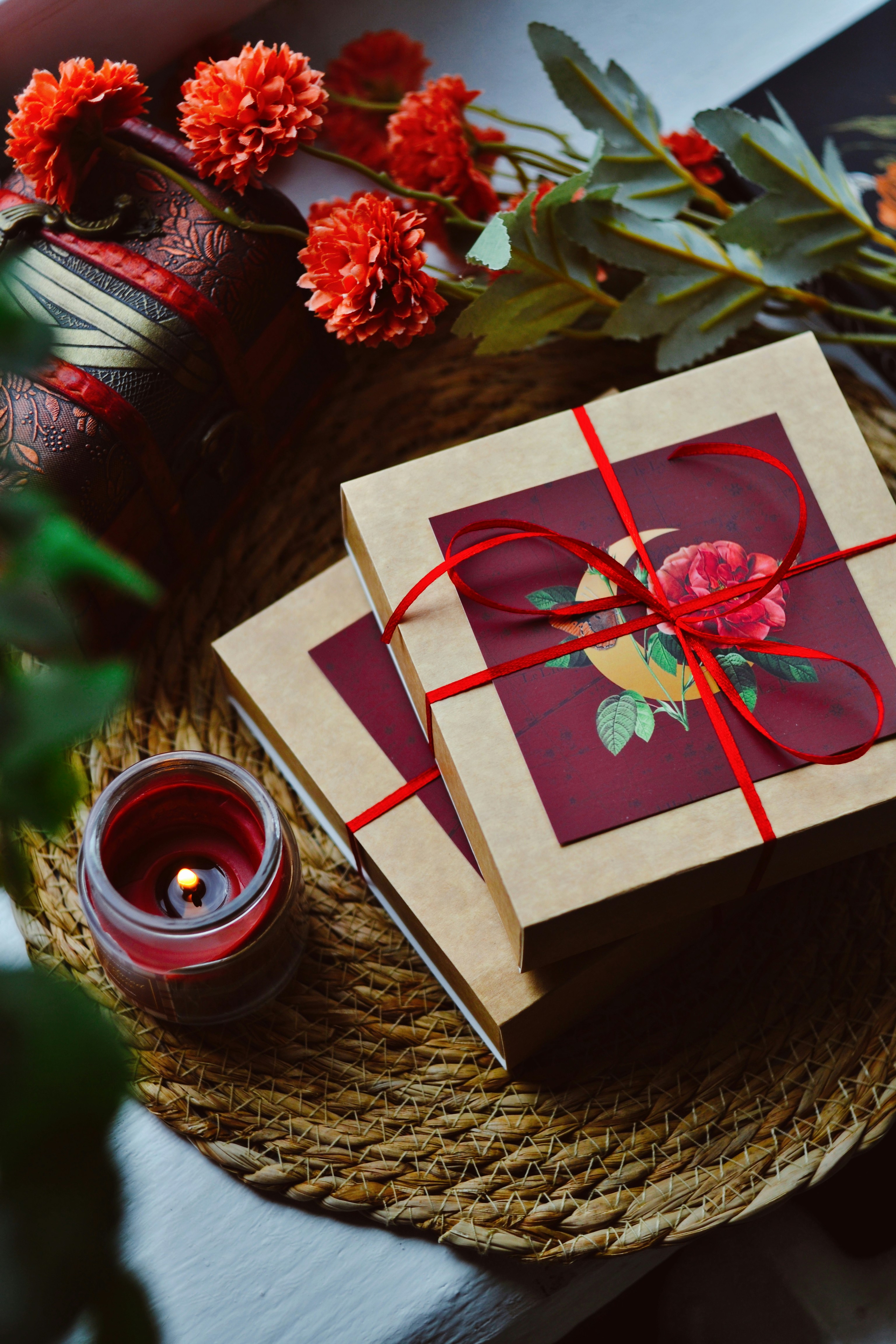 Rosegifted Box: A Retro Gift Wrapped in Burlap and Red Ribbons