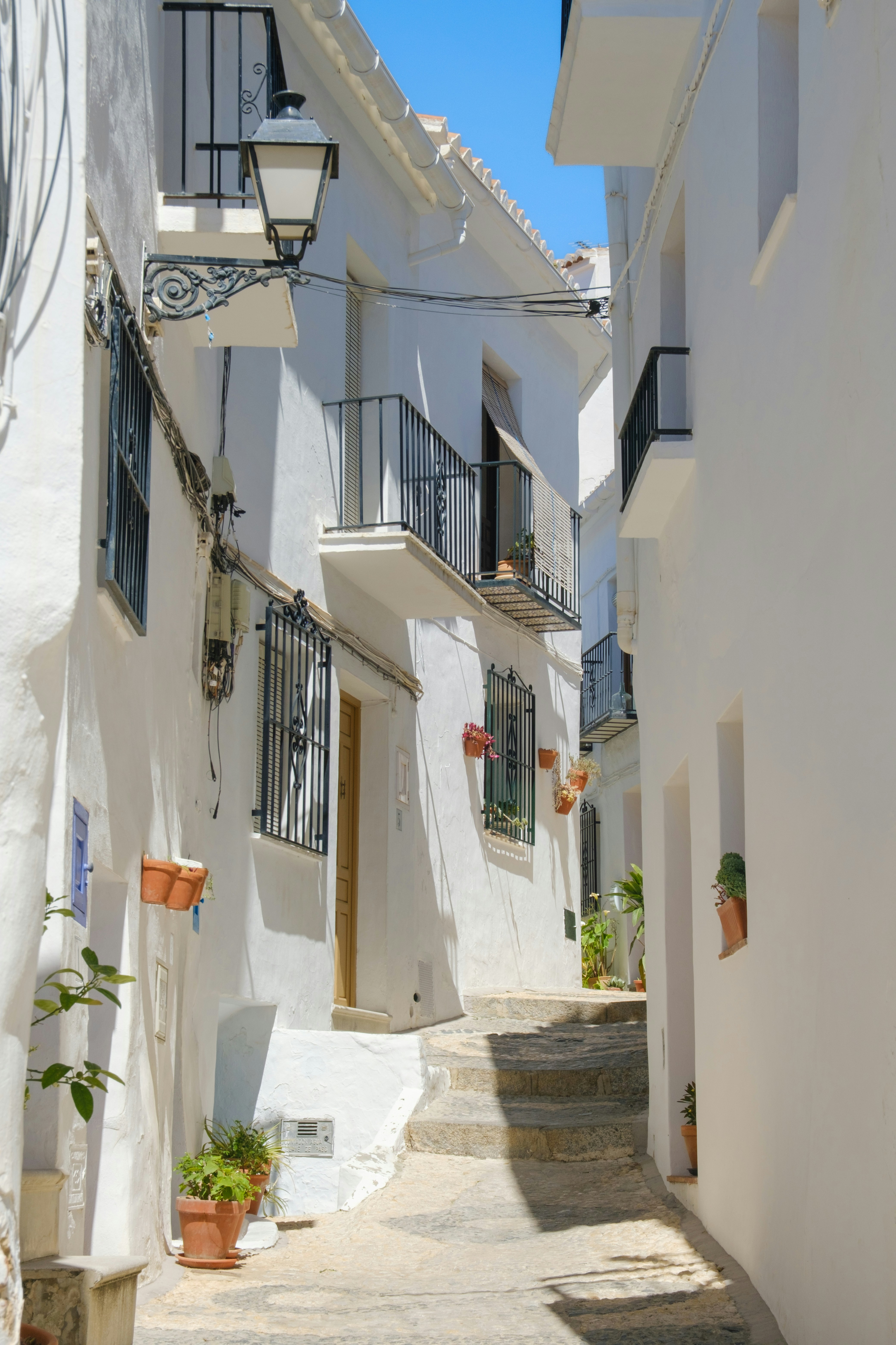 Whitewashed Alleyway Staircase: A Sunlit Mediterranean Passage