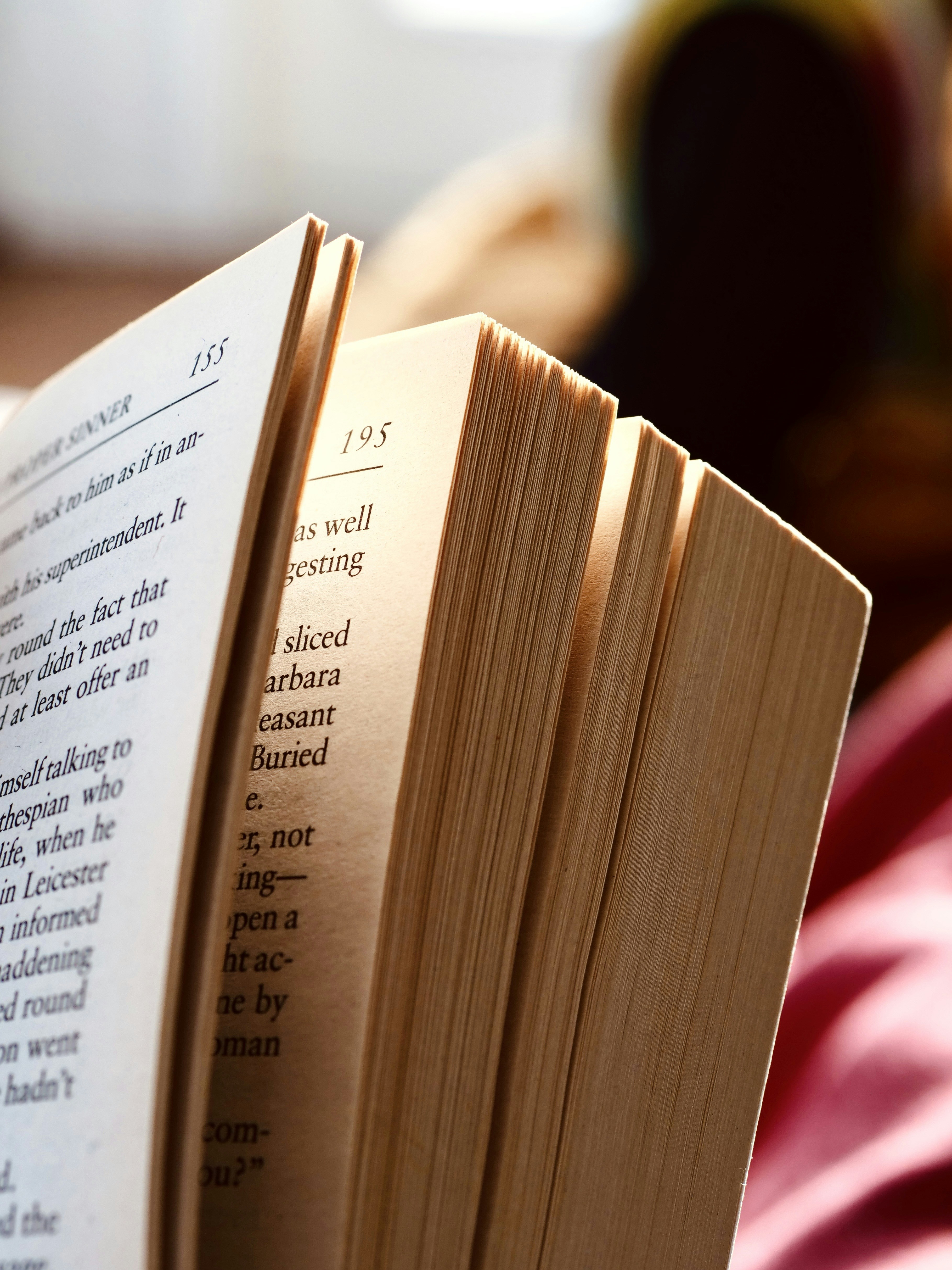 Open Page, Quiet Spotlight: A Close-Up on Book Edges