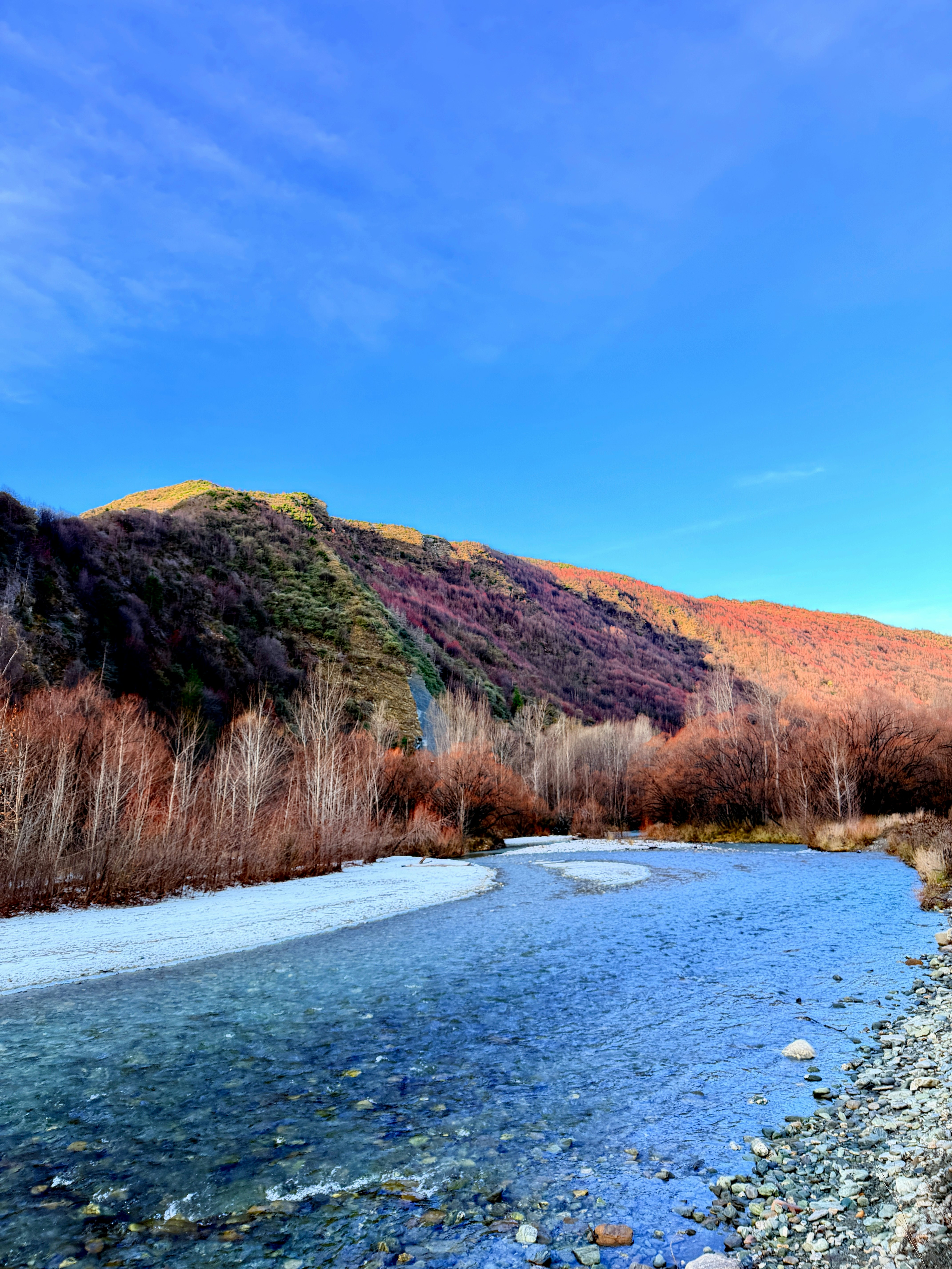 Riverside Bend Beneath a Morning Ridge