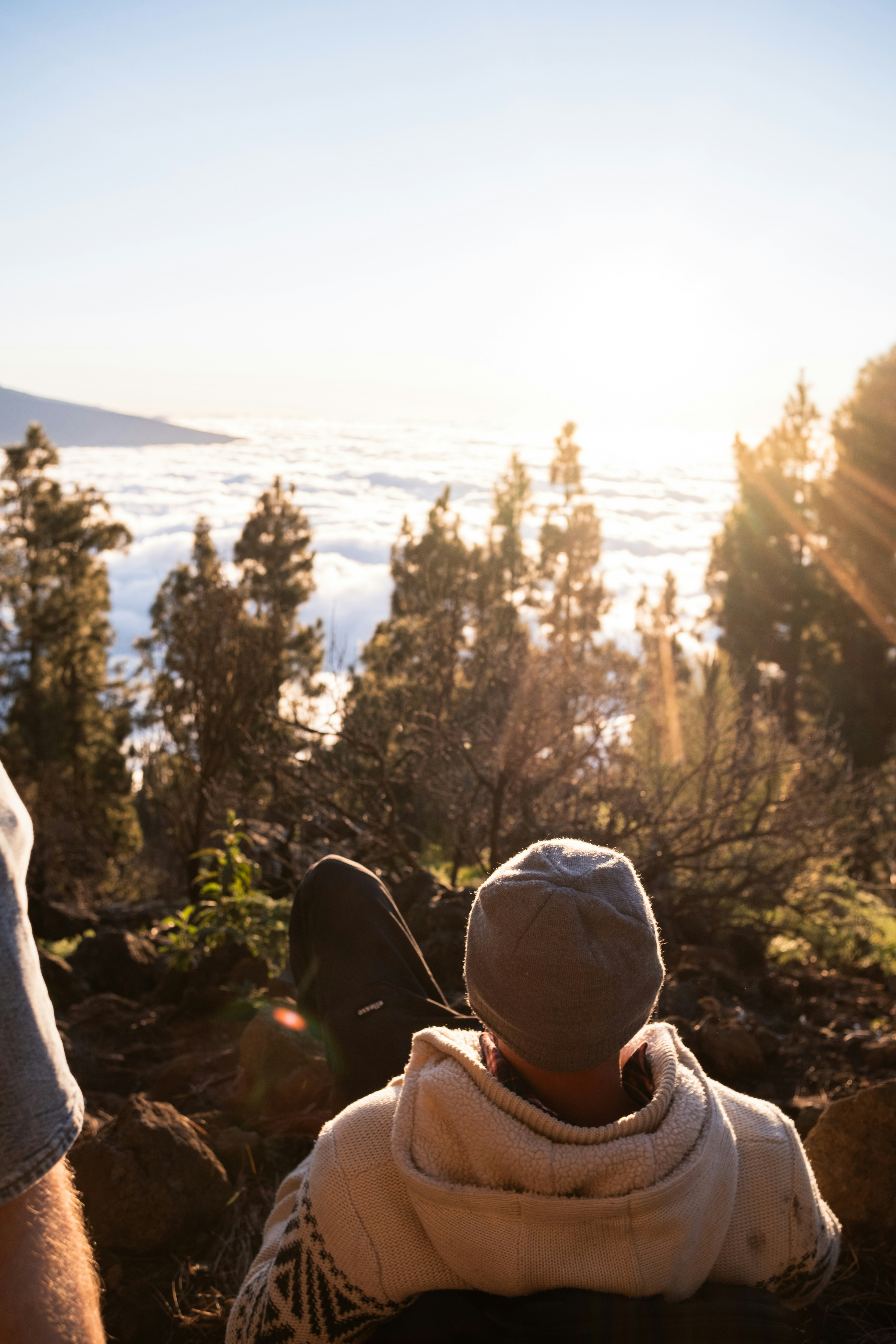 Horizon Above the Clouds: A Quiet Peak Moment