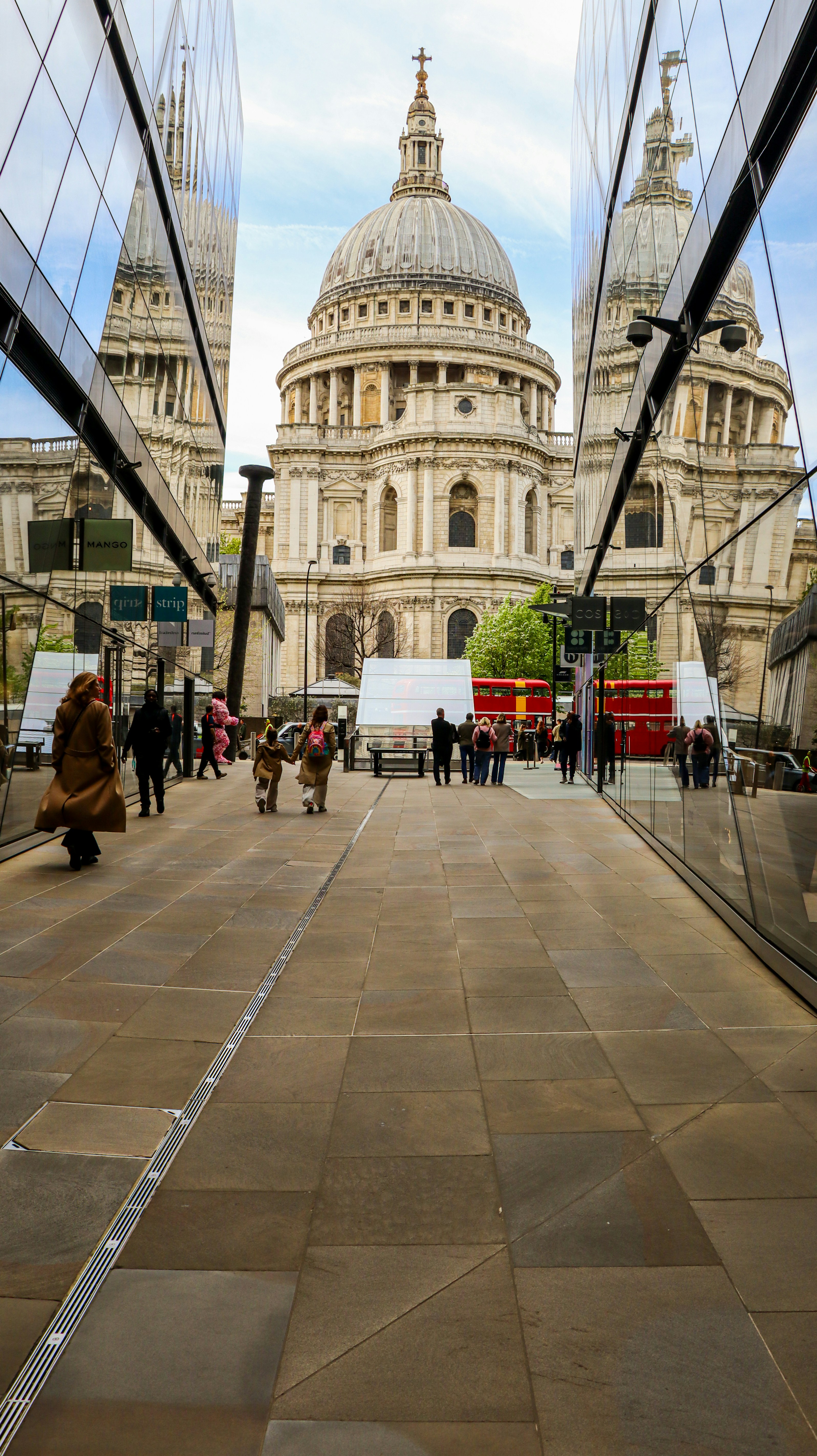 St. Paul’s Cathedral Framed by Glass: A Walk to the Monument