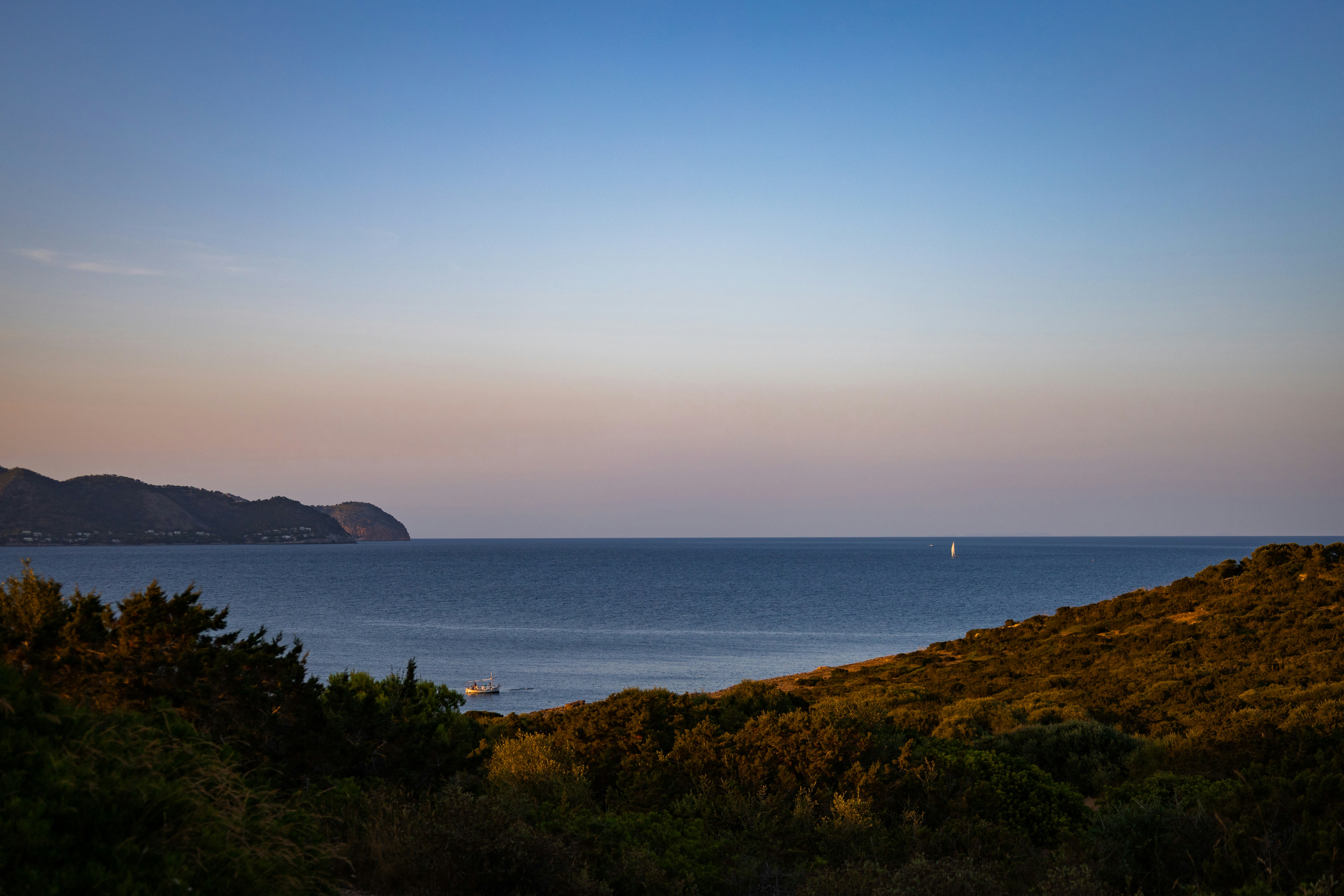 Sunset Sea Ridge: A Quiet Coastal Horizon