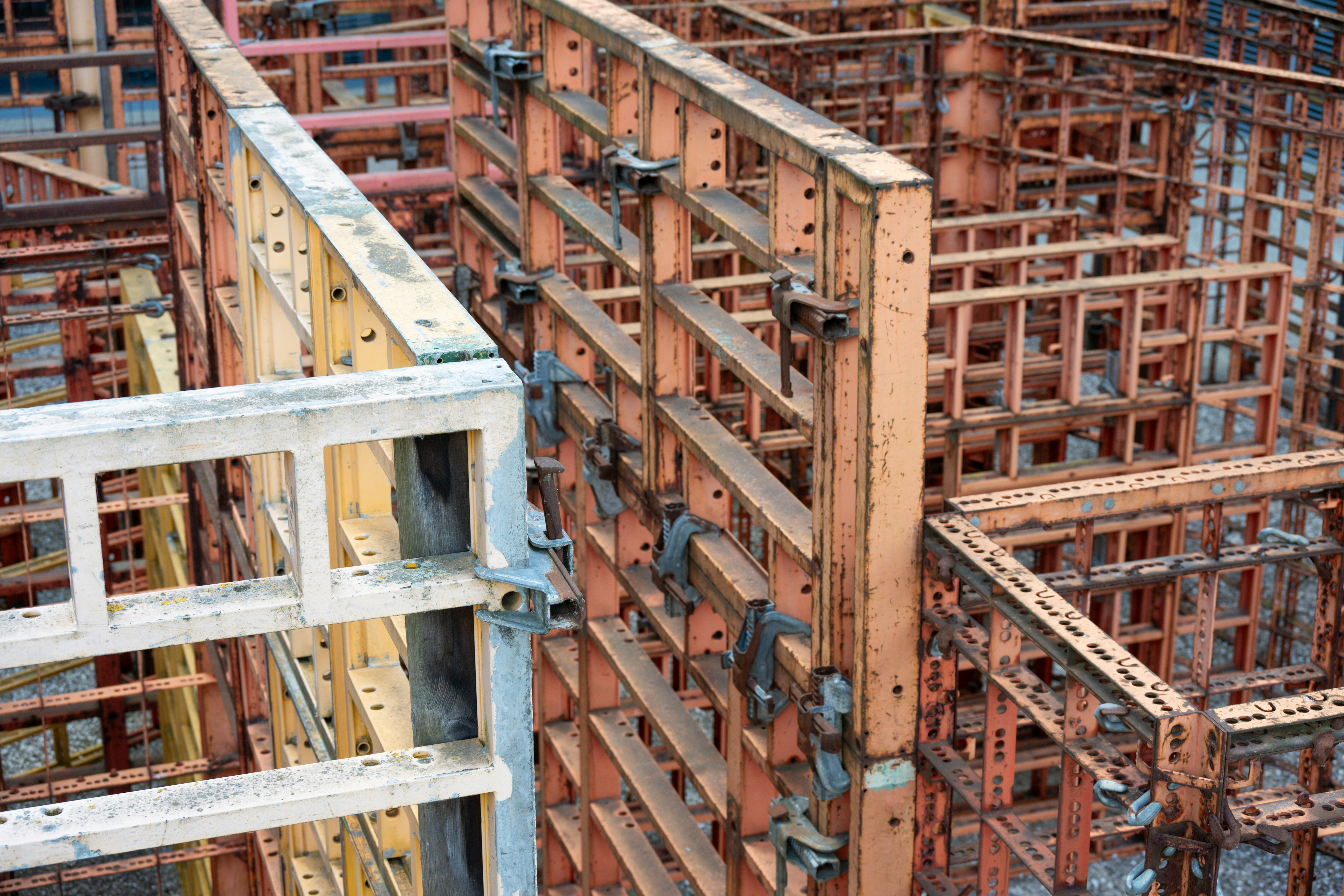 Corrugated Grid of Rusted Formwork: Geometry in Progress