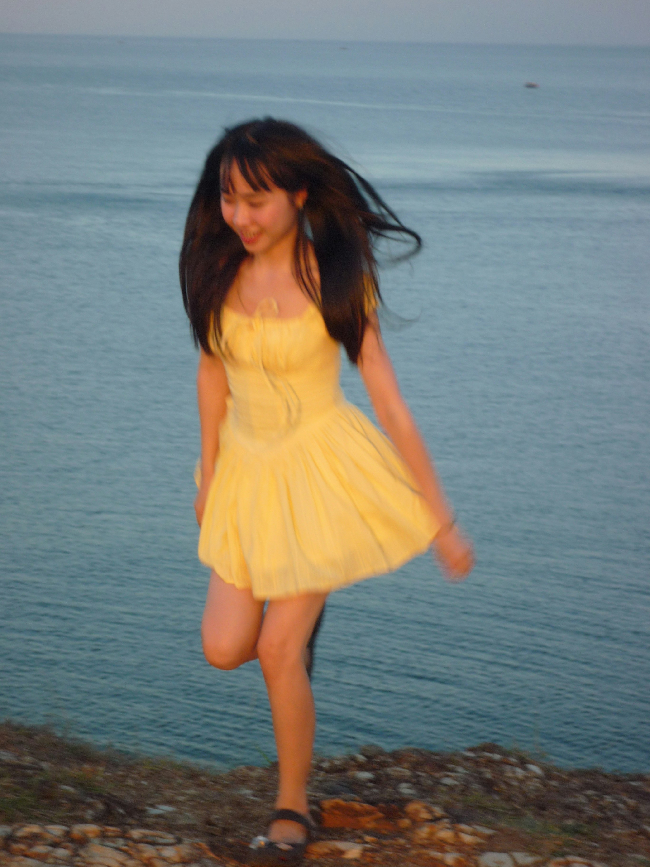 Yellow-dress confetti on the shoreline breeze