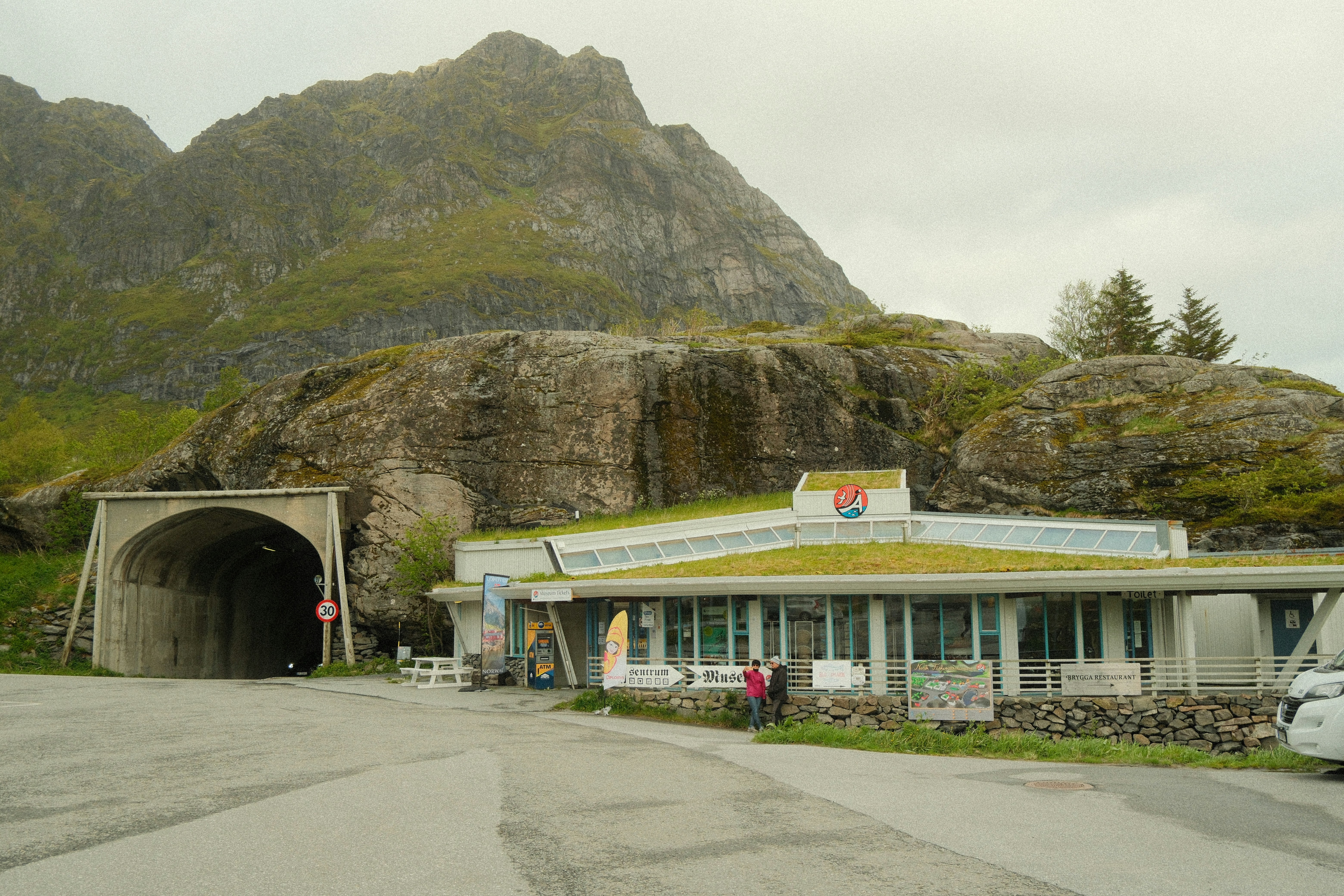 Lodge Beneath the Rock: A Mountain Visitor Hangout