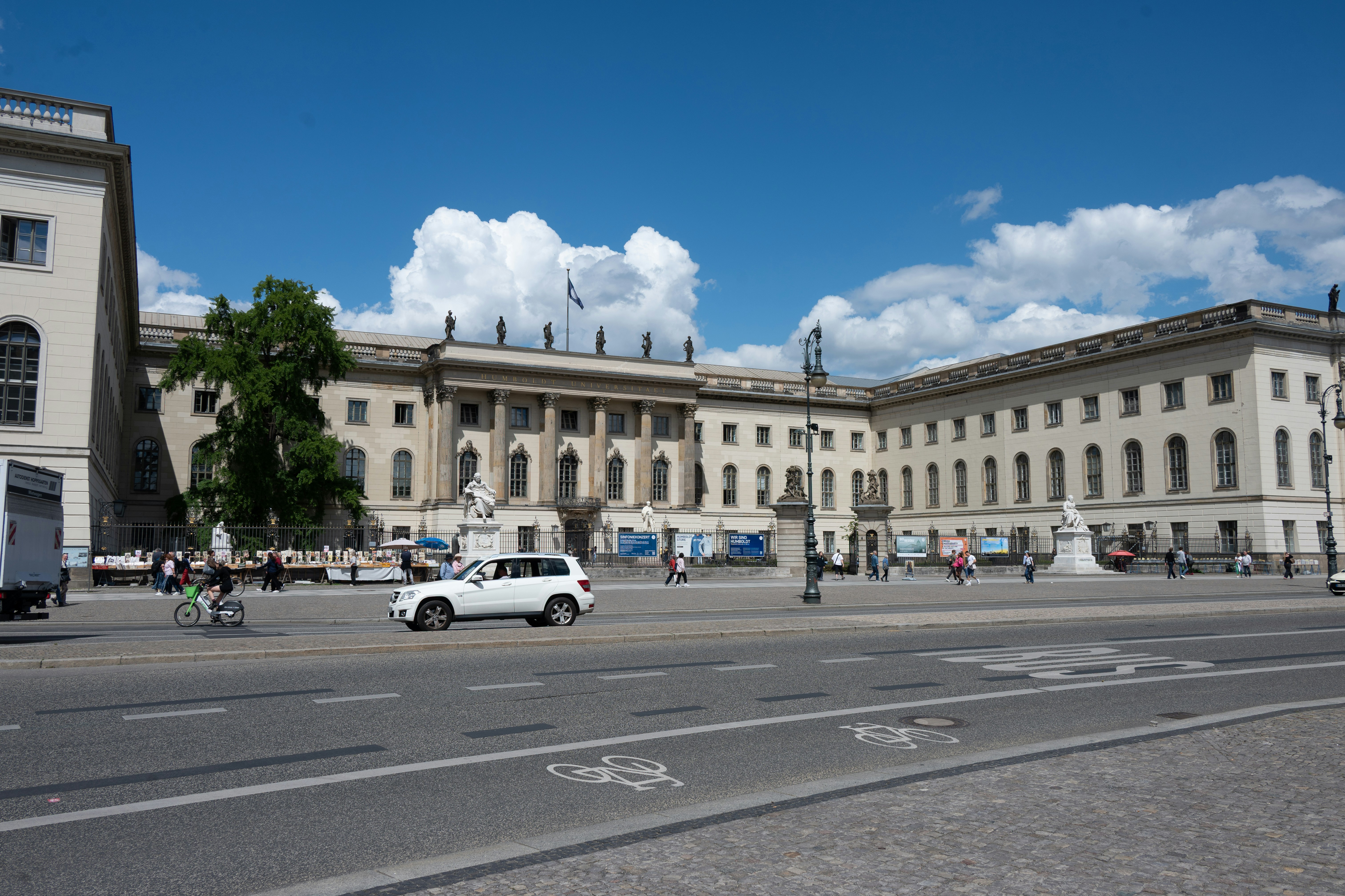 Symmetrical Facade, Moving Street: A Bavarian City Square in Focus