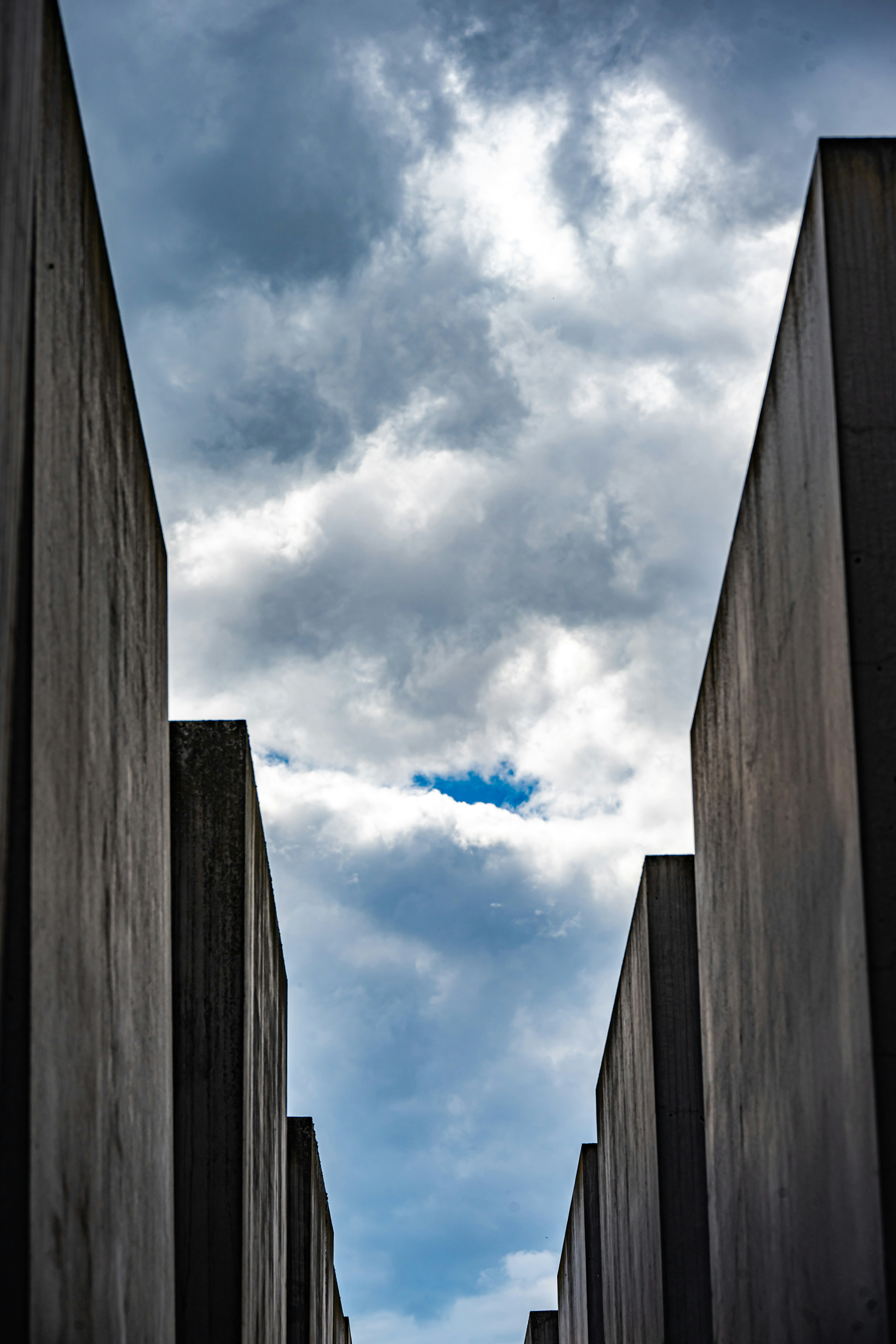 Between Monoliths: Narrow Sky Gaps Through Concrete Walls
