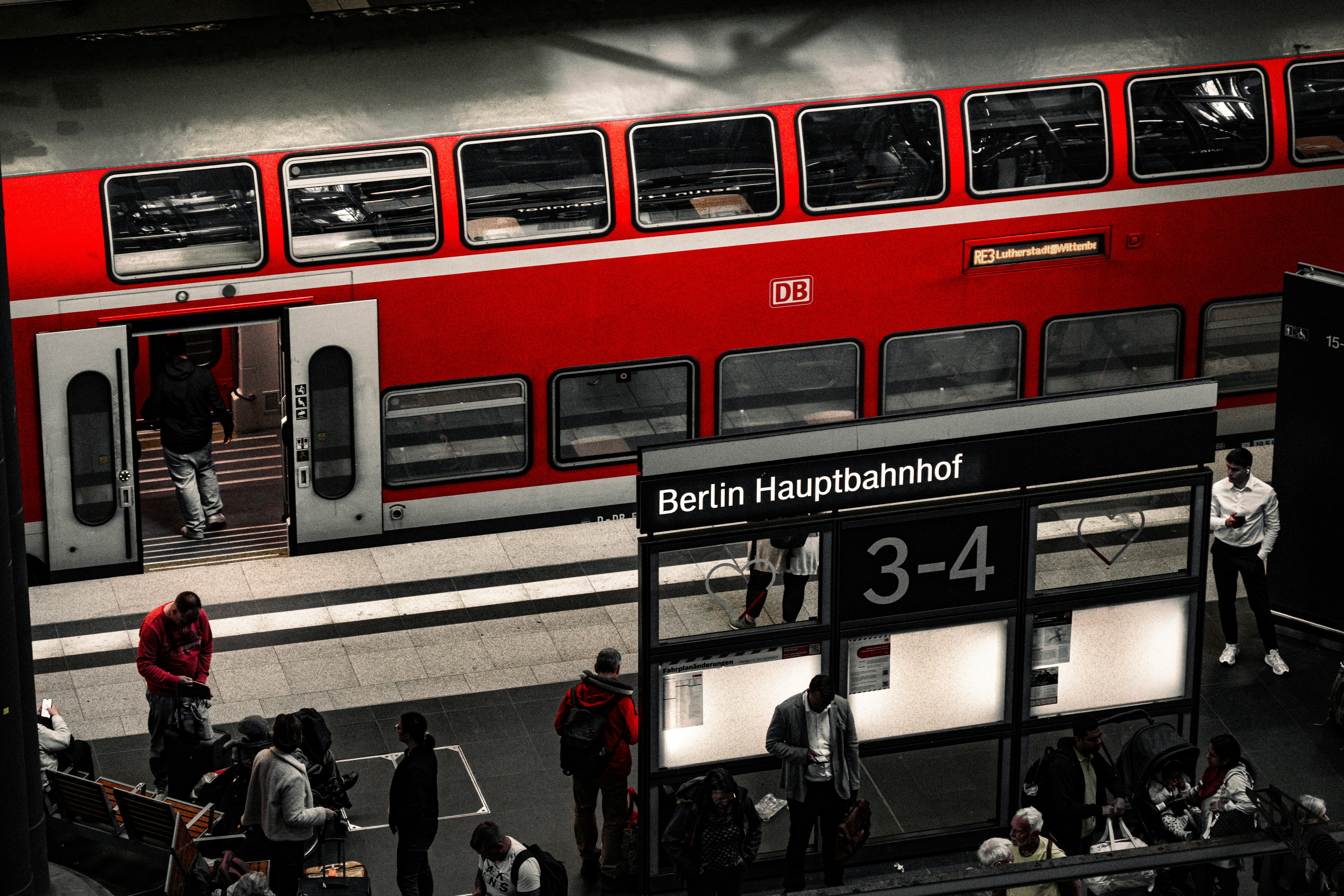 Berlin Platform Pulse: Red Train, Busy Footfall, Quiet Signage