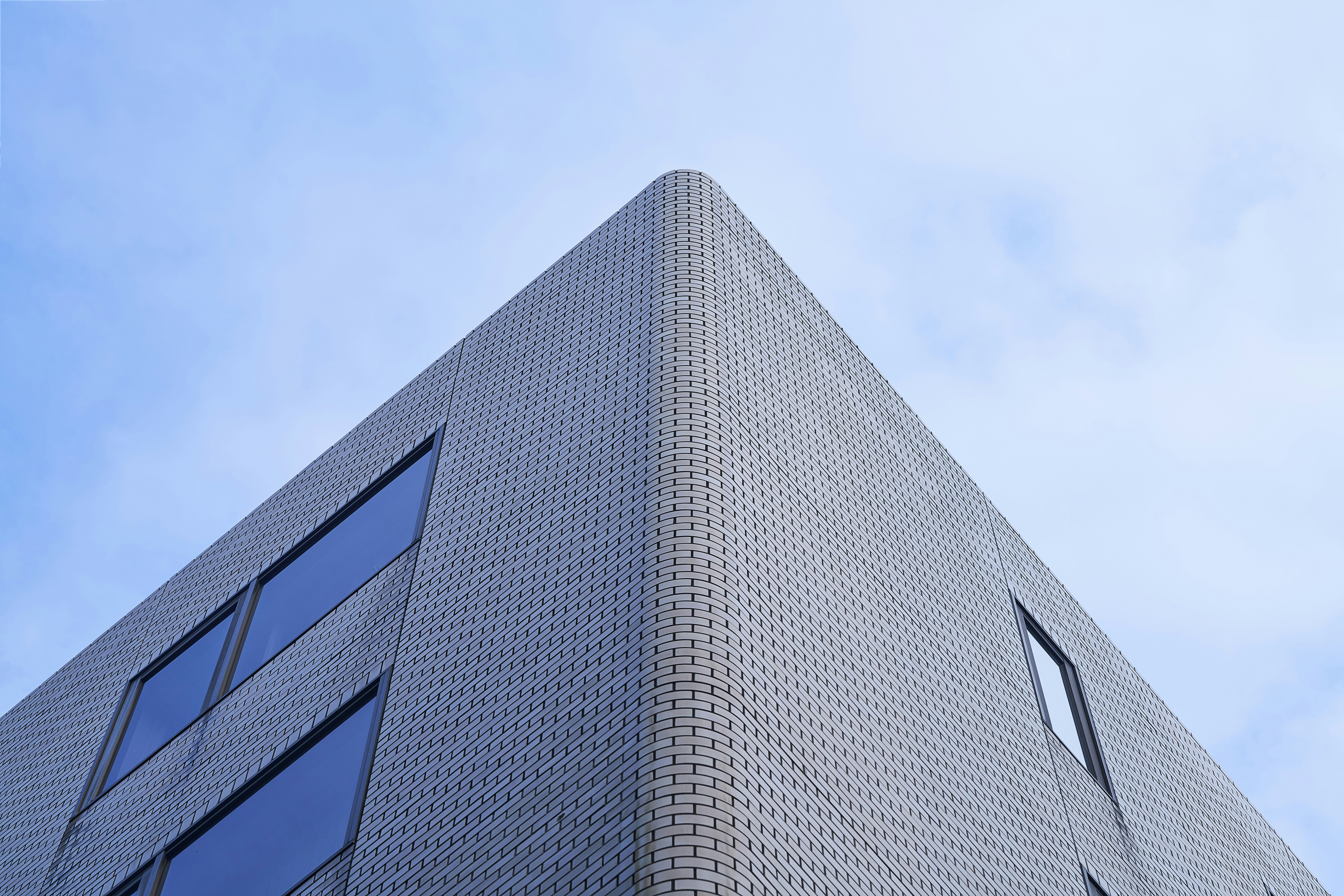 Corner Facade Ascending: A Sharp Tilt at Steel and Sky