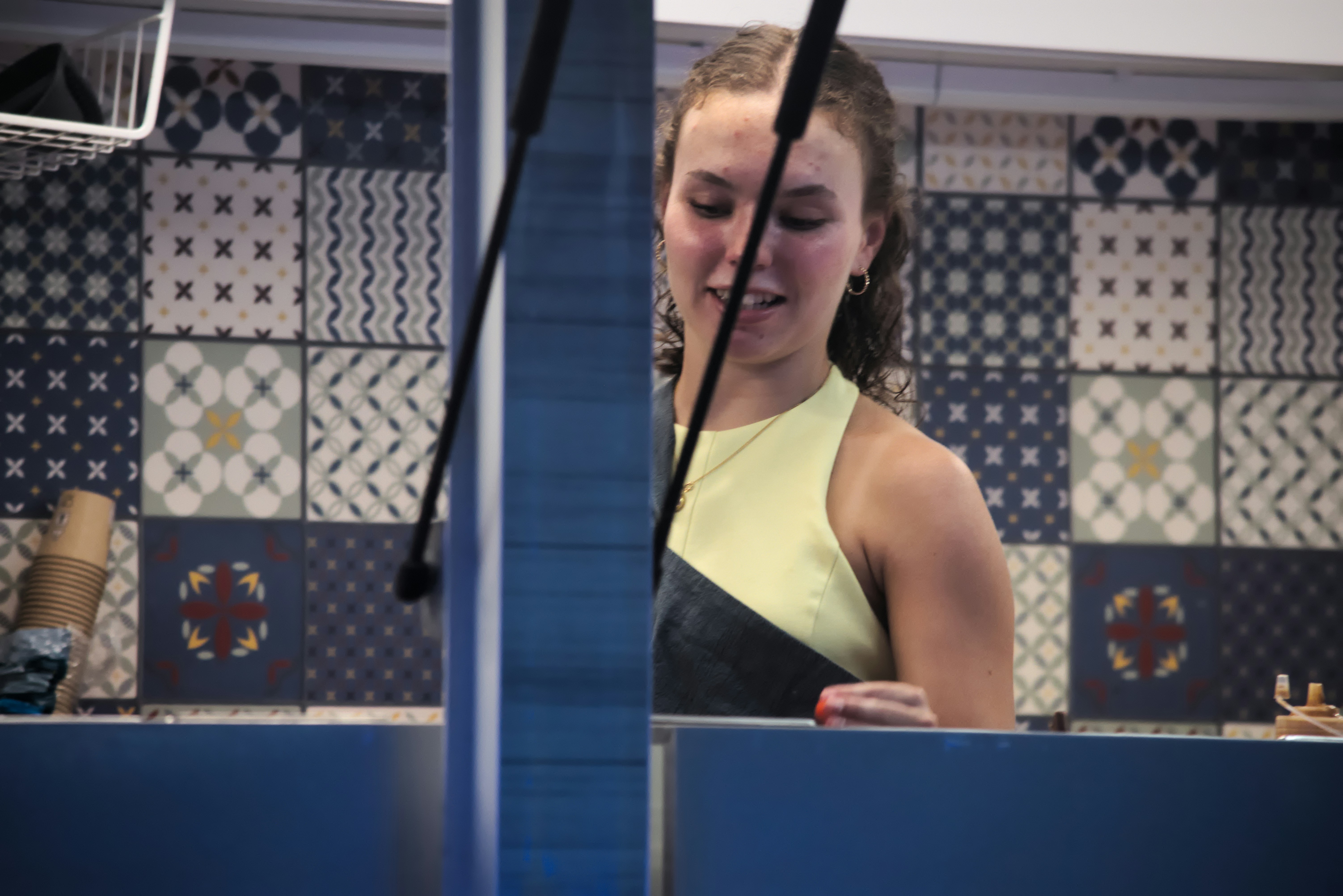 Focused at the Glass Divider: A Gym-Setting Portrait in Mid-Task