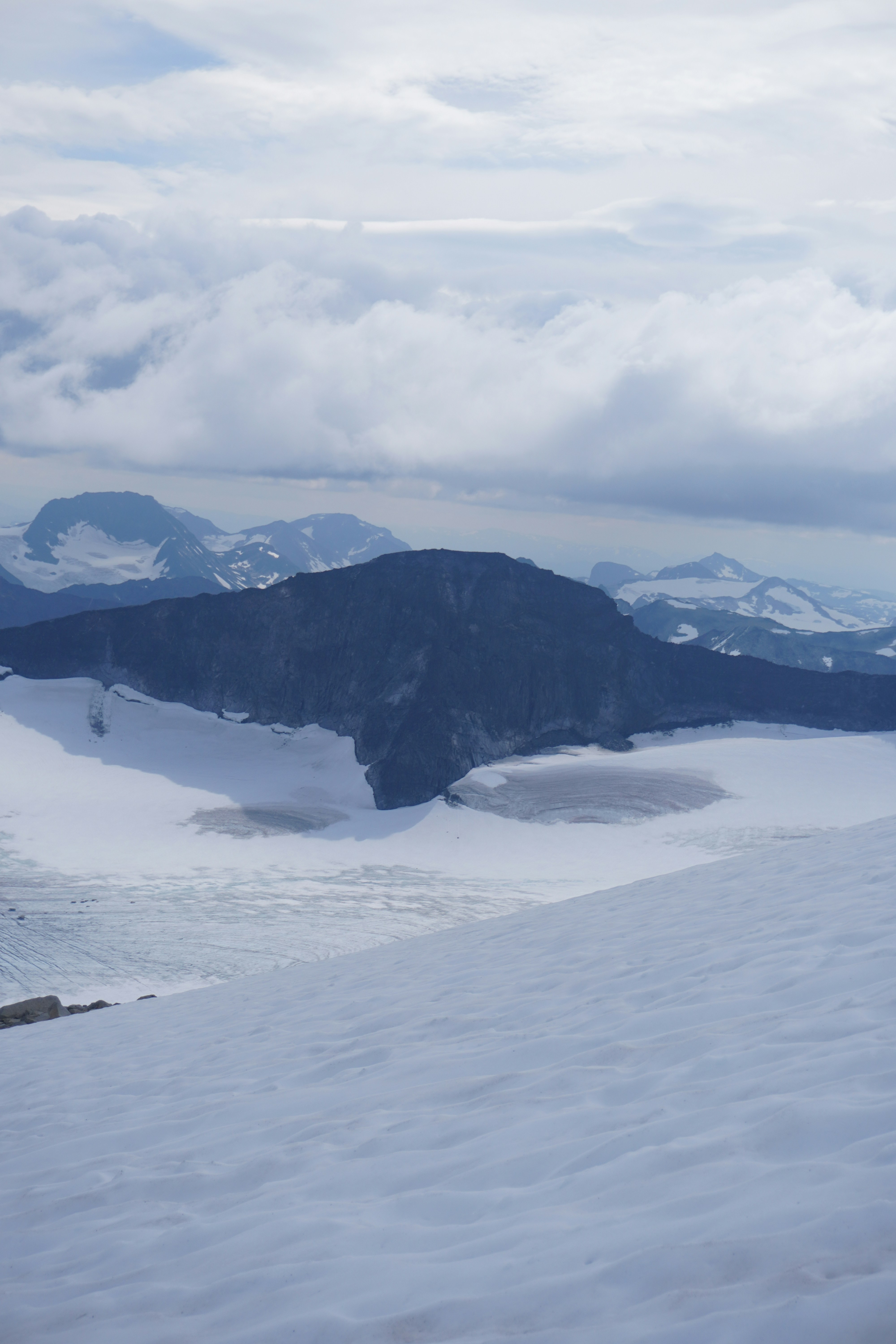 Above the Ice: A Majestic Glacier Rim Under a Vented Sky