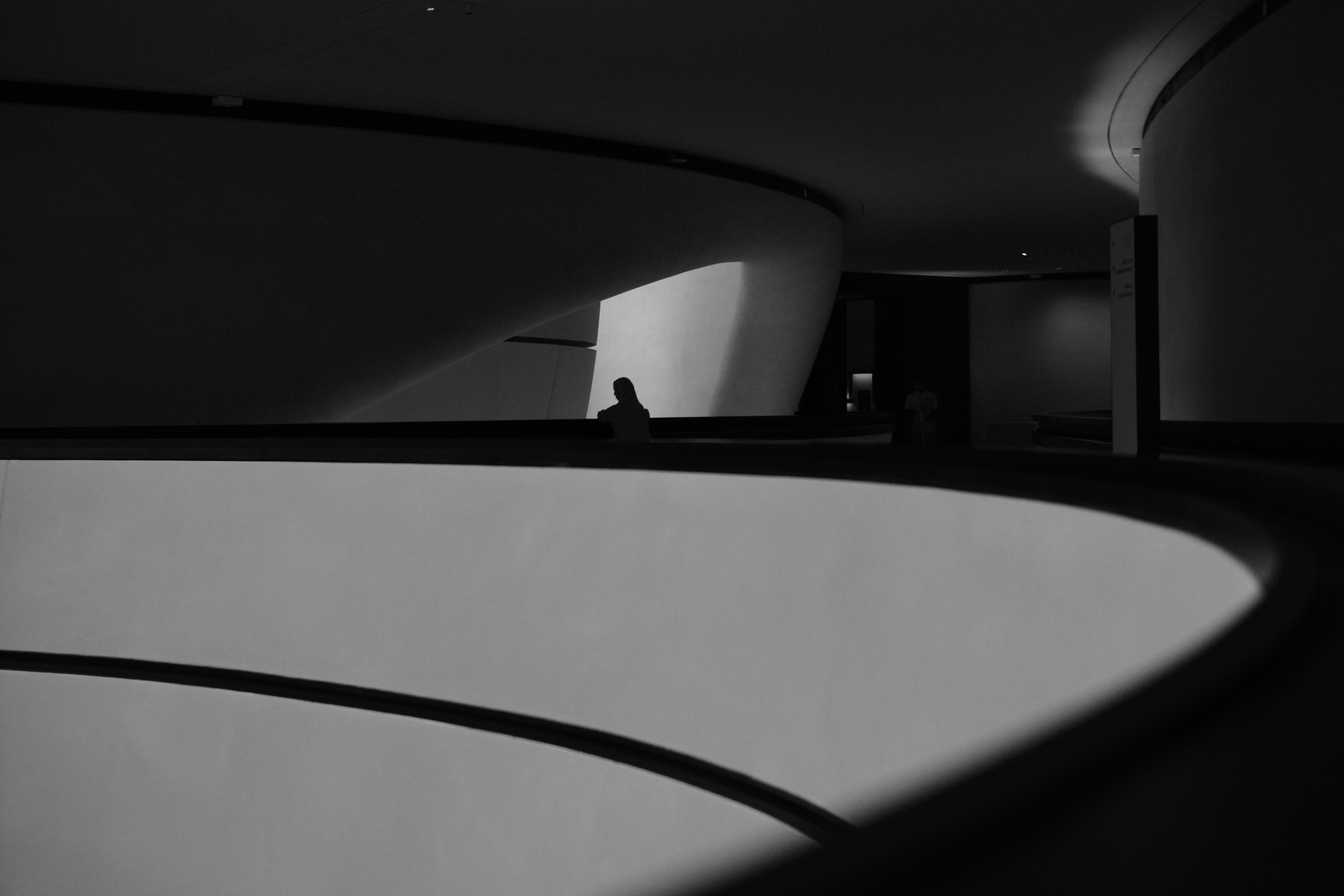 Contours of Silence in a Modern Atrium