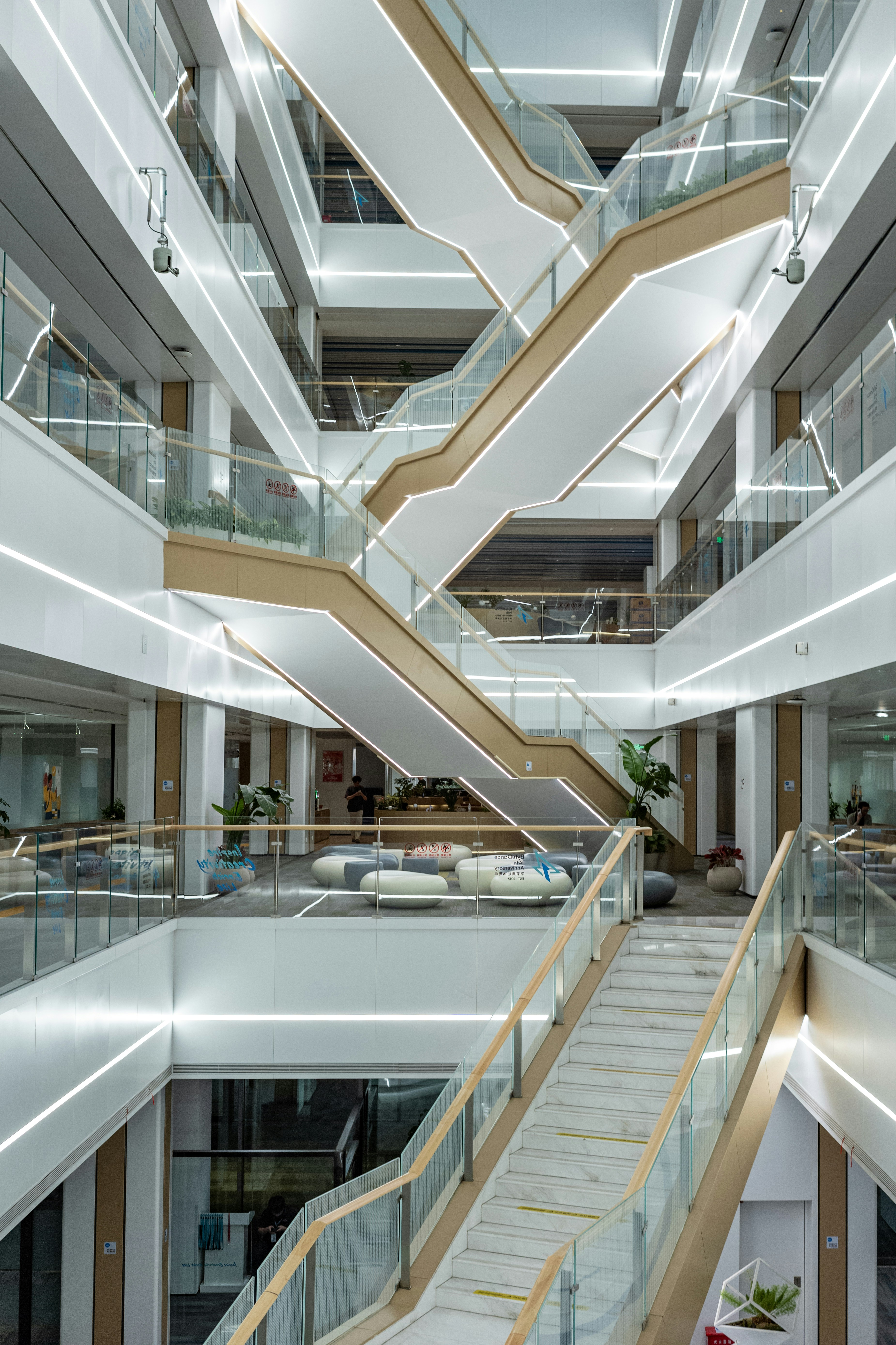 Geometric Ribbon: An Atrium of Cascading Escalators and Light