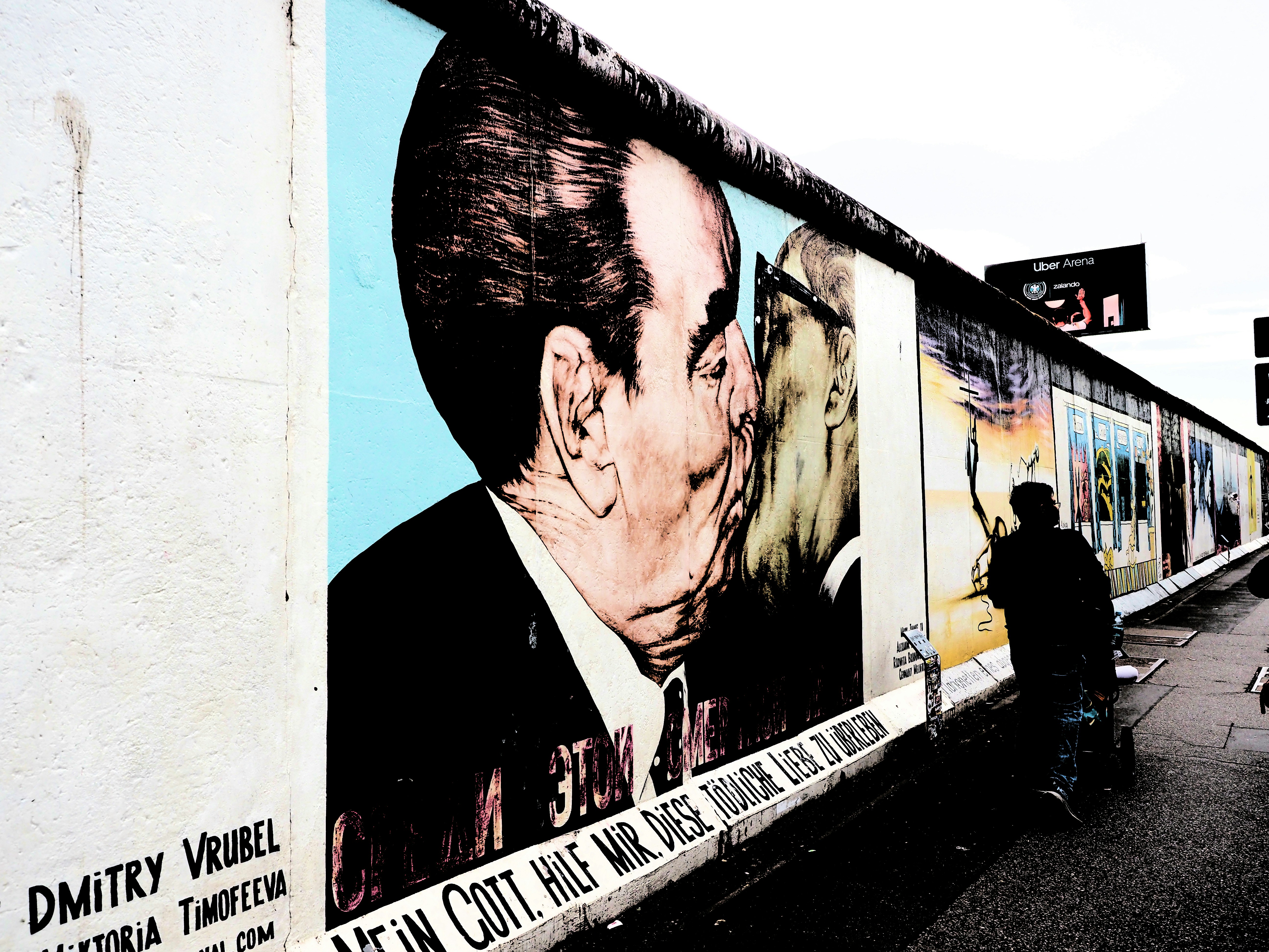 Kiss Across the Wall: A Street Portrait on Urban Gallery