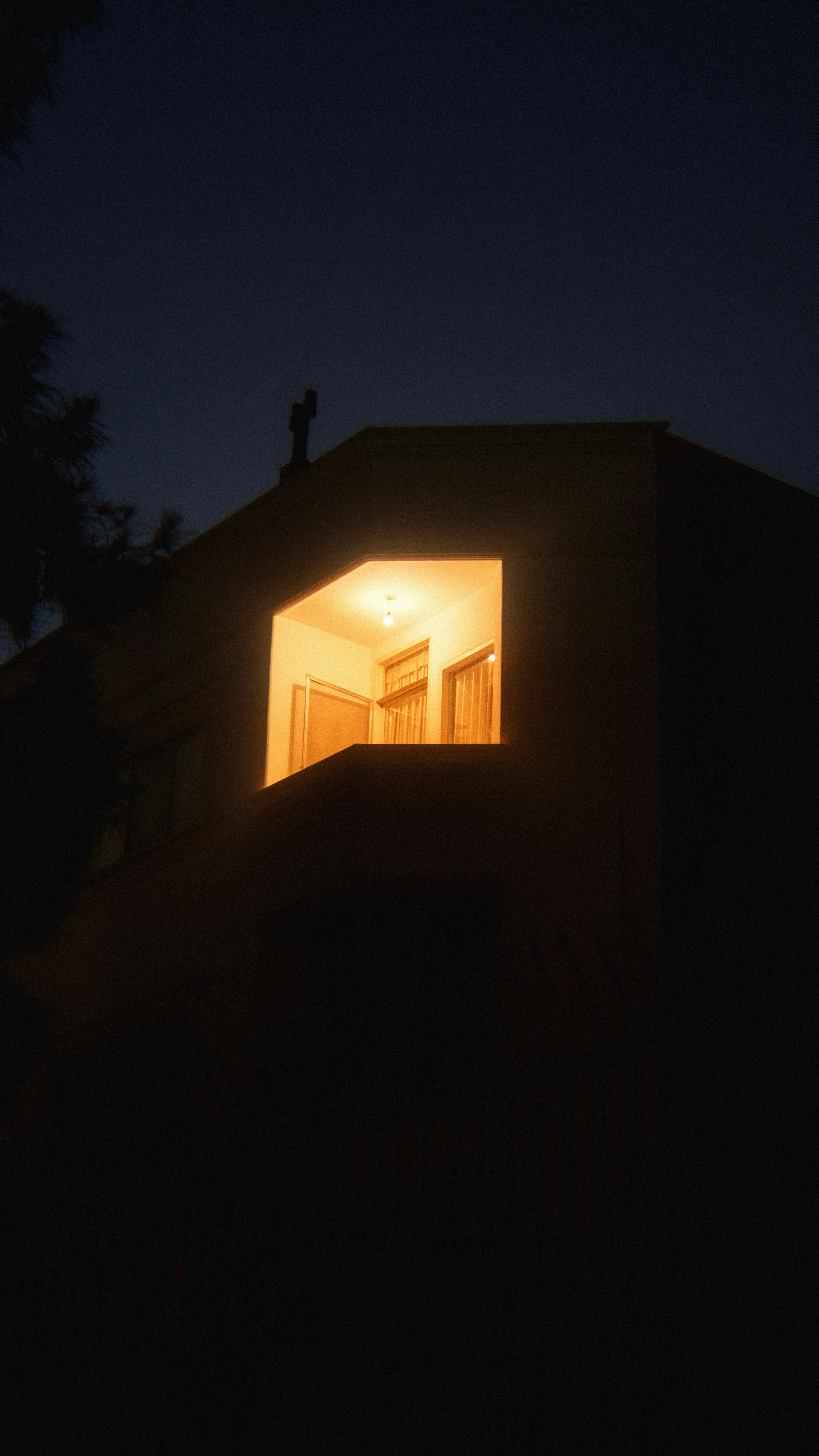 Warm Cube: A Glowing Balcony Hidden in the Night