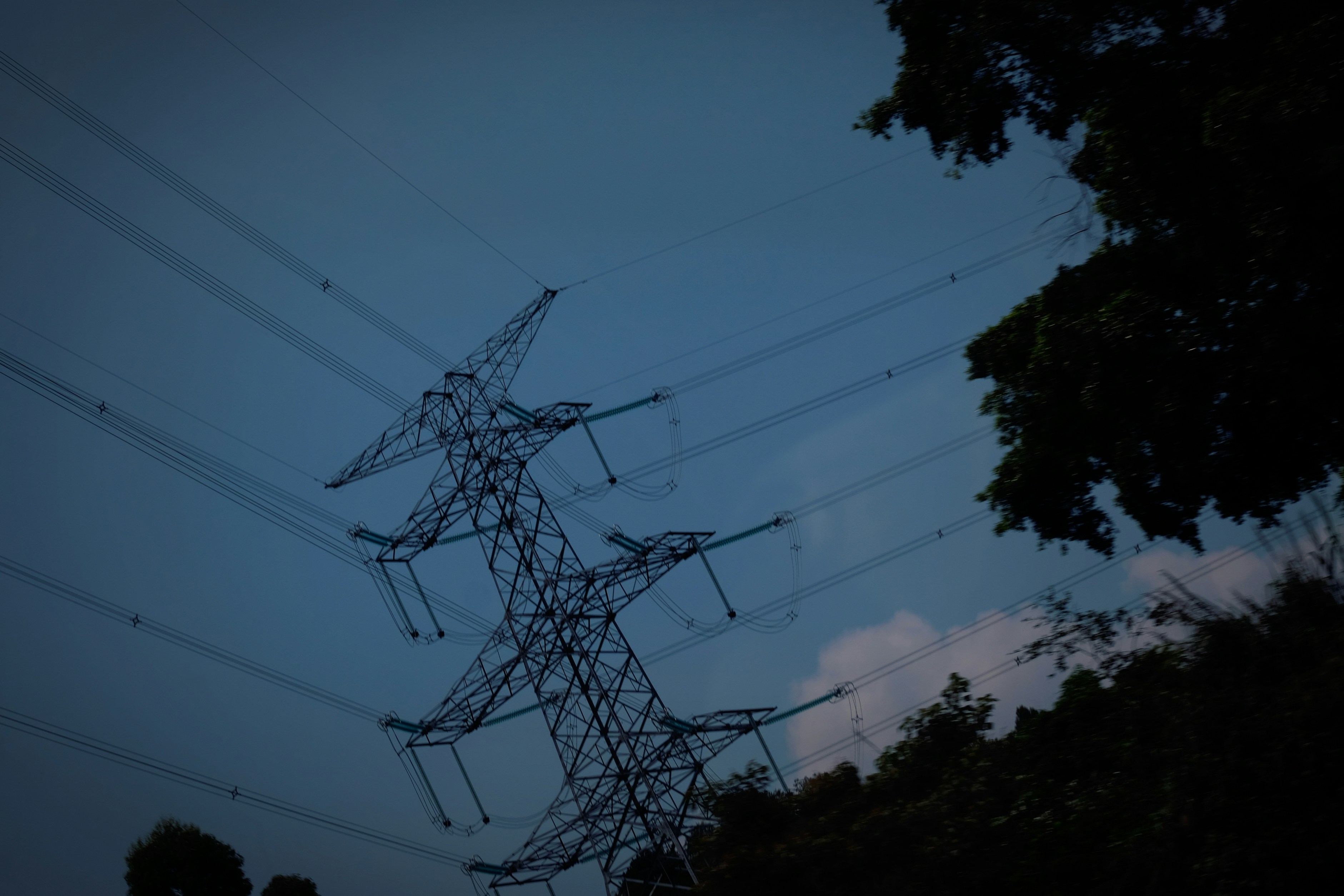 High Tension Geometry under a Clear Sky