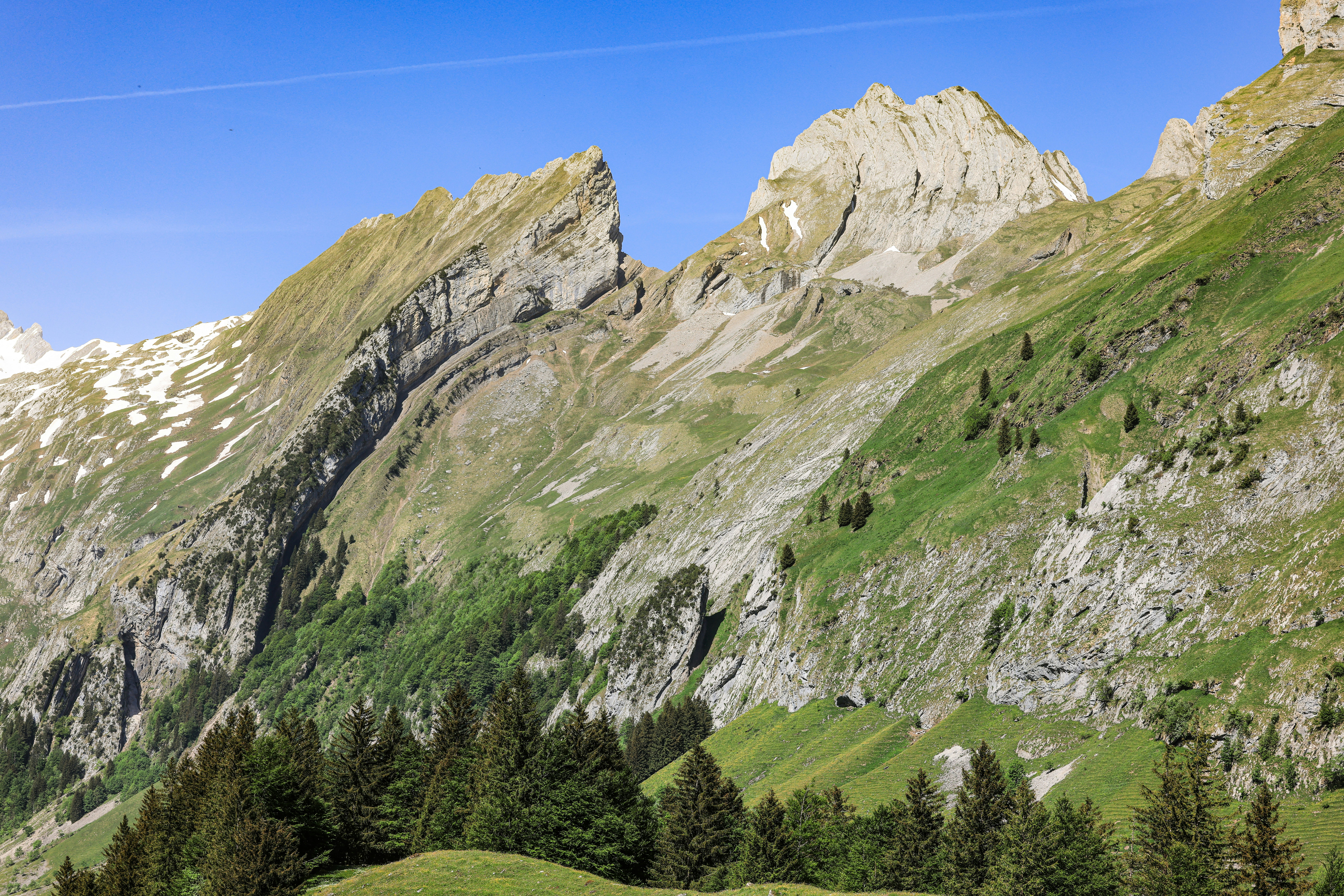 Sunny Alpine Ridge: Craggy Peaks Under a Clear Sky