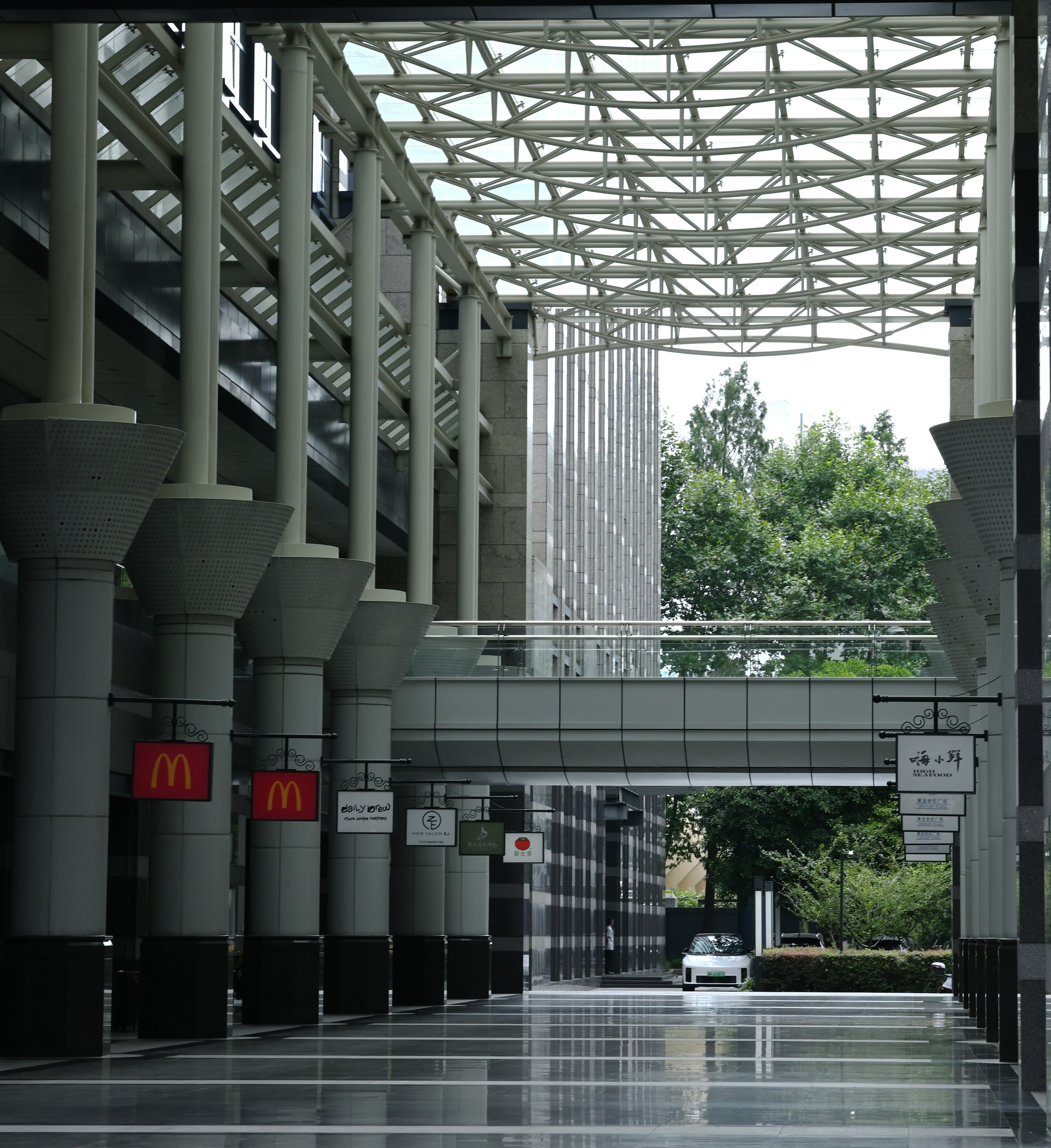 Symmetric Arches Under Glass: A PX of Modern Portal