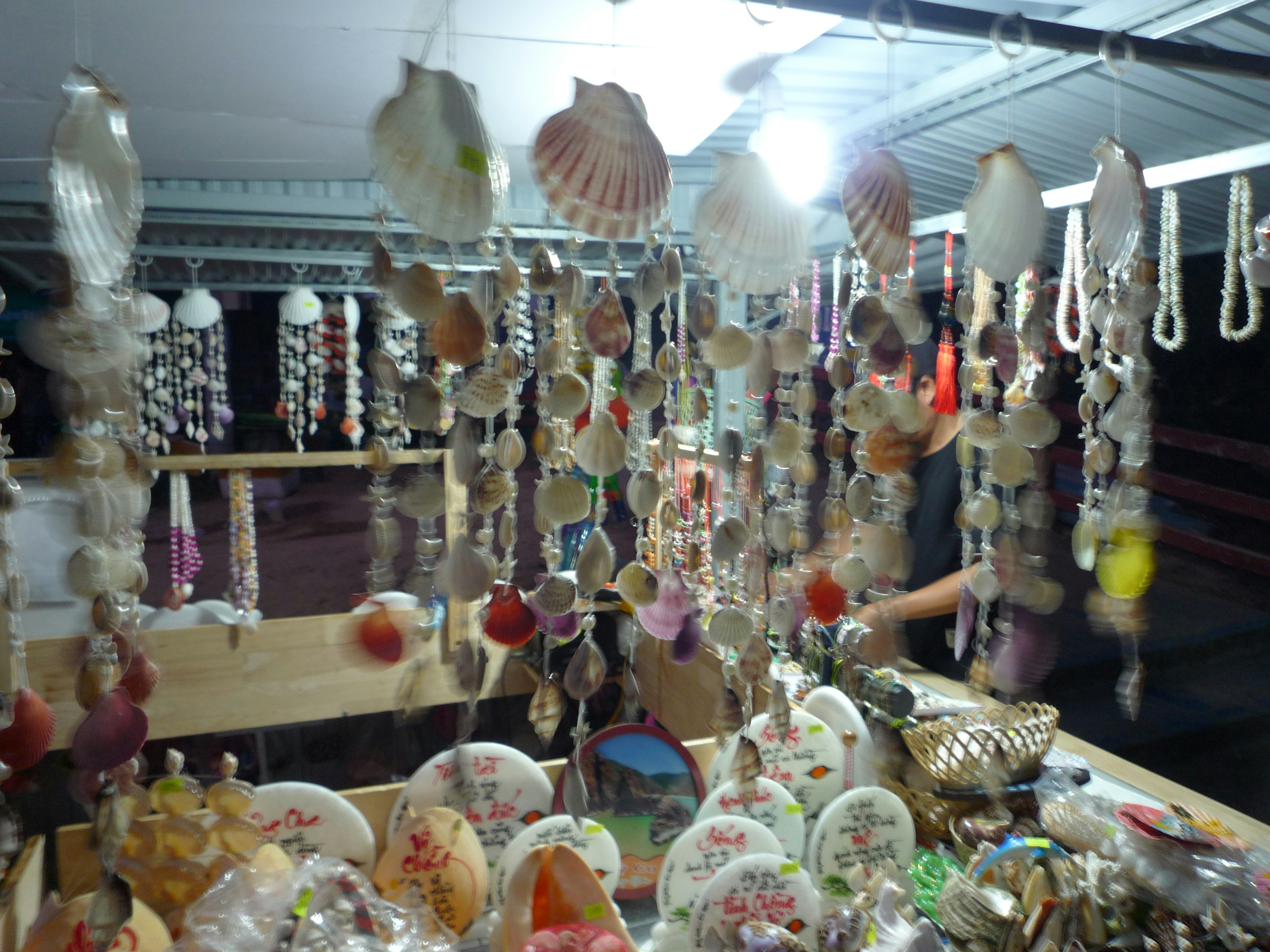 Shell Garland Market: Hanging Ornaments and Painted Discs
