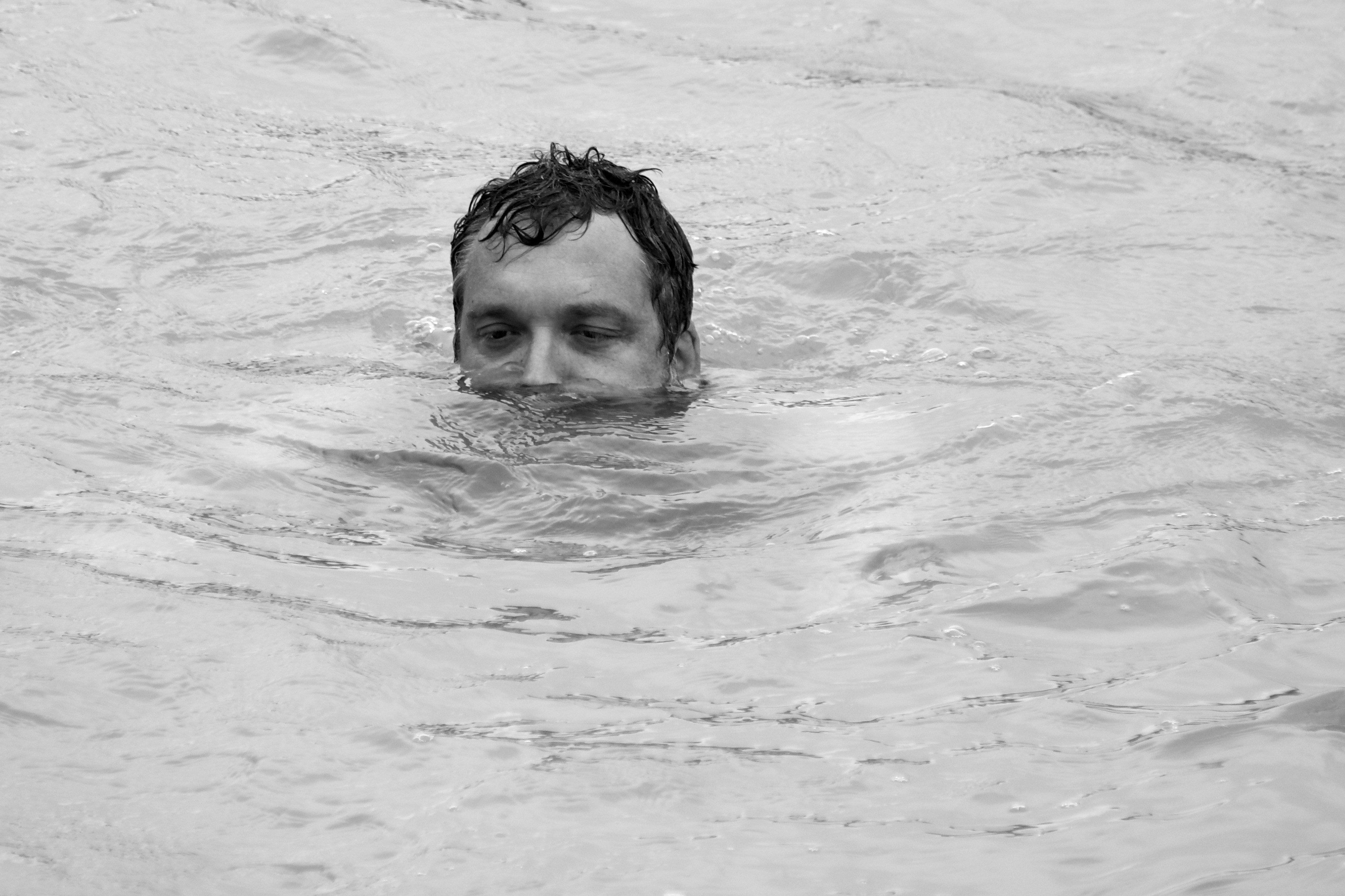 Mid-Mace of Waves: One Head Emerges from Quiet Surface