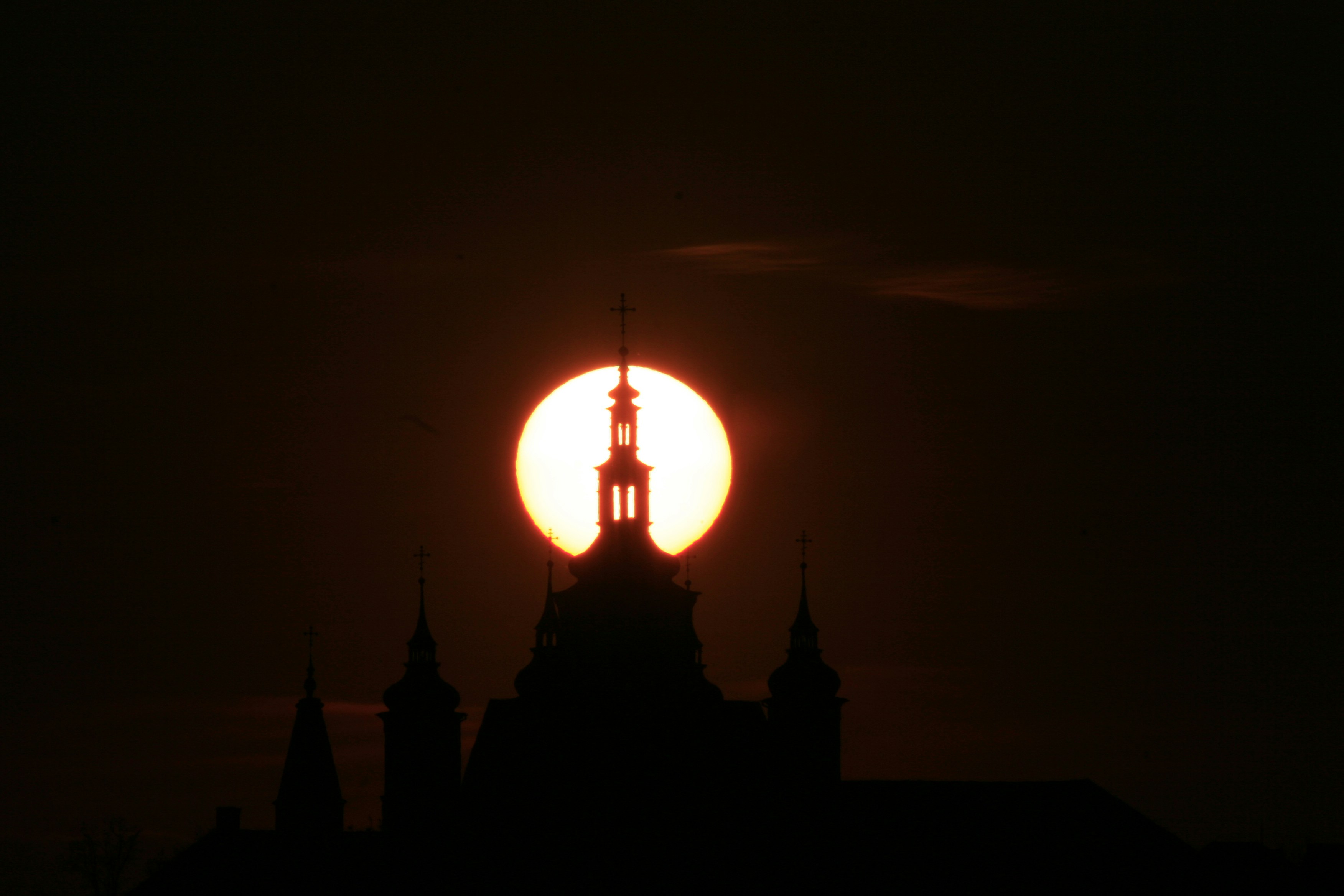 camera i used is the canon eos 30d with 400 mm lens
