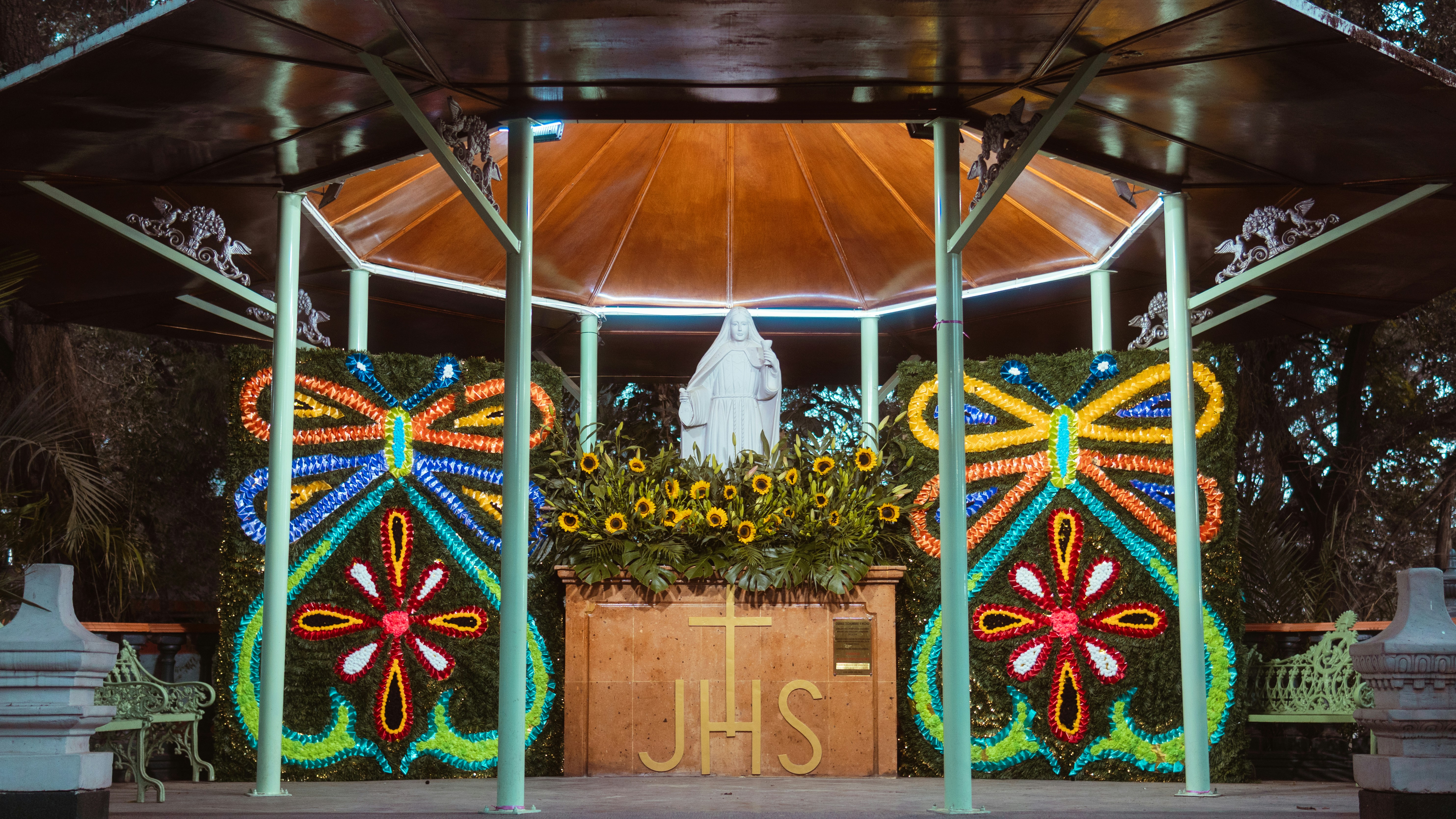 Glowing Shrine of the Sunflower Mosaic