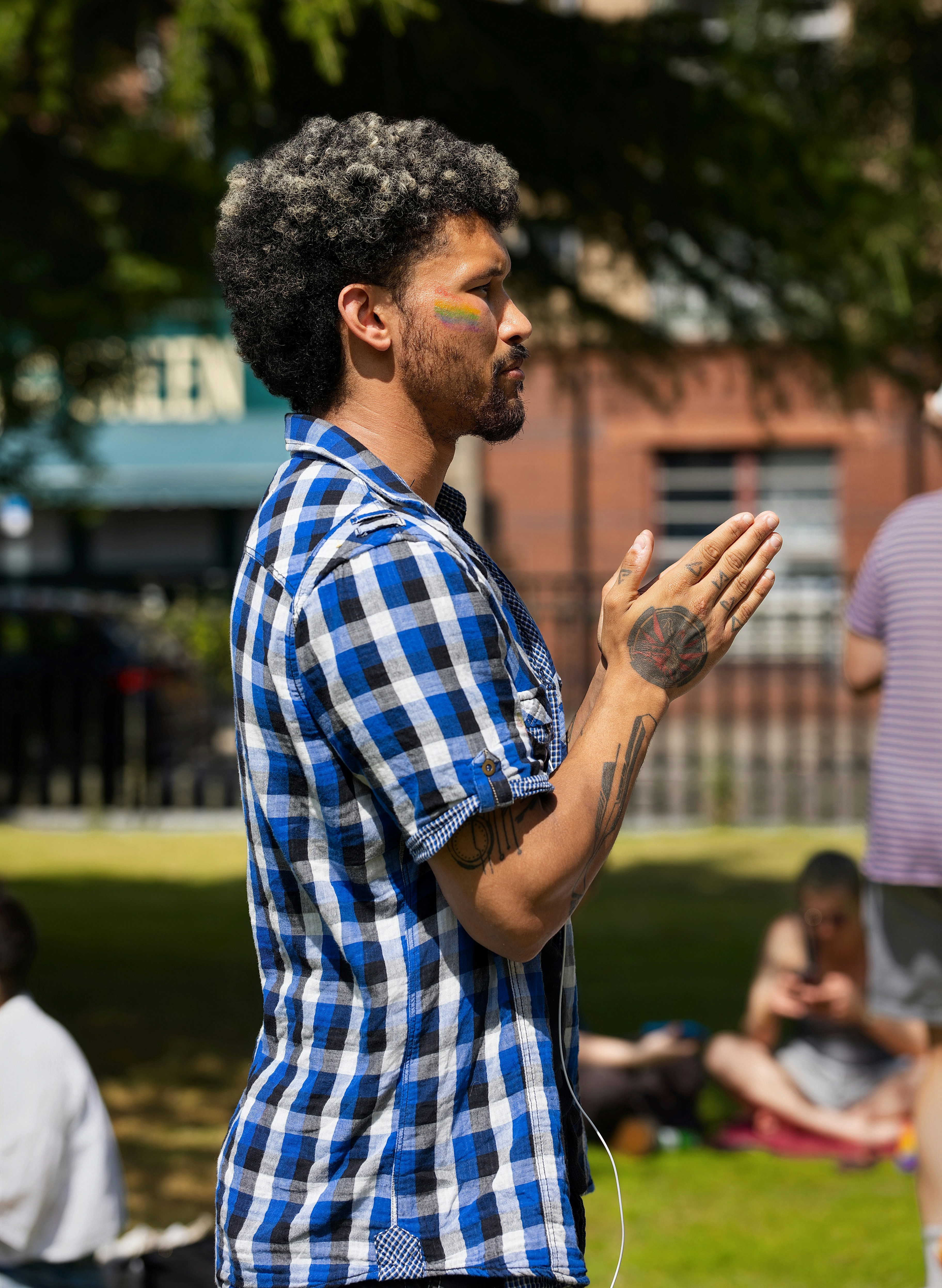 Side-profile Focus: A Casual Protest of Colors