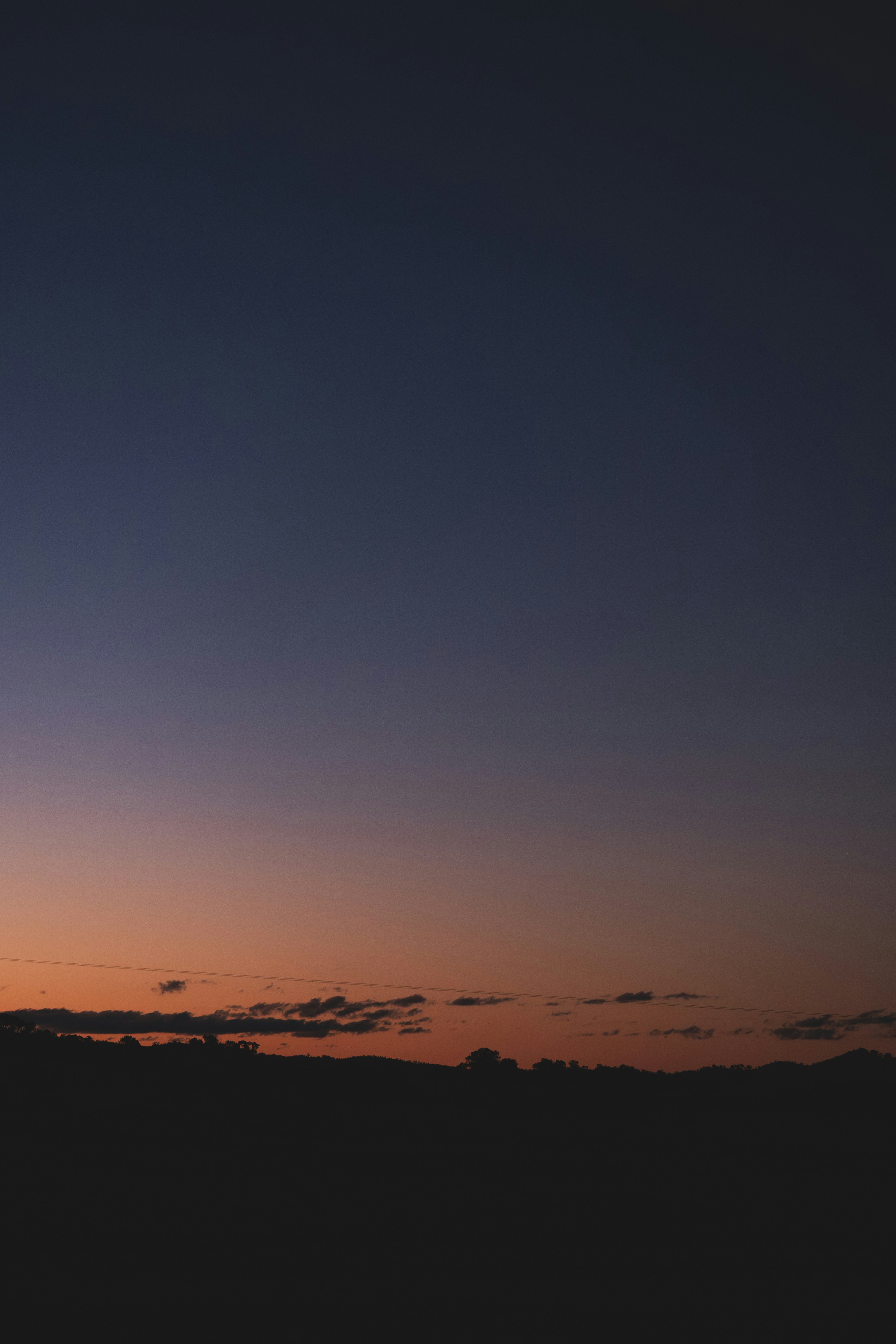 Dusk Horizon: Gentle Gradient over a Quiet Flatland