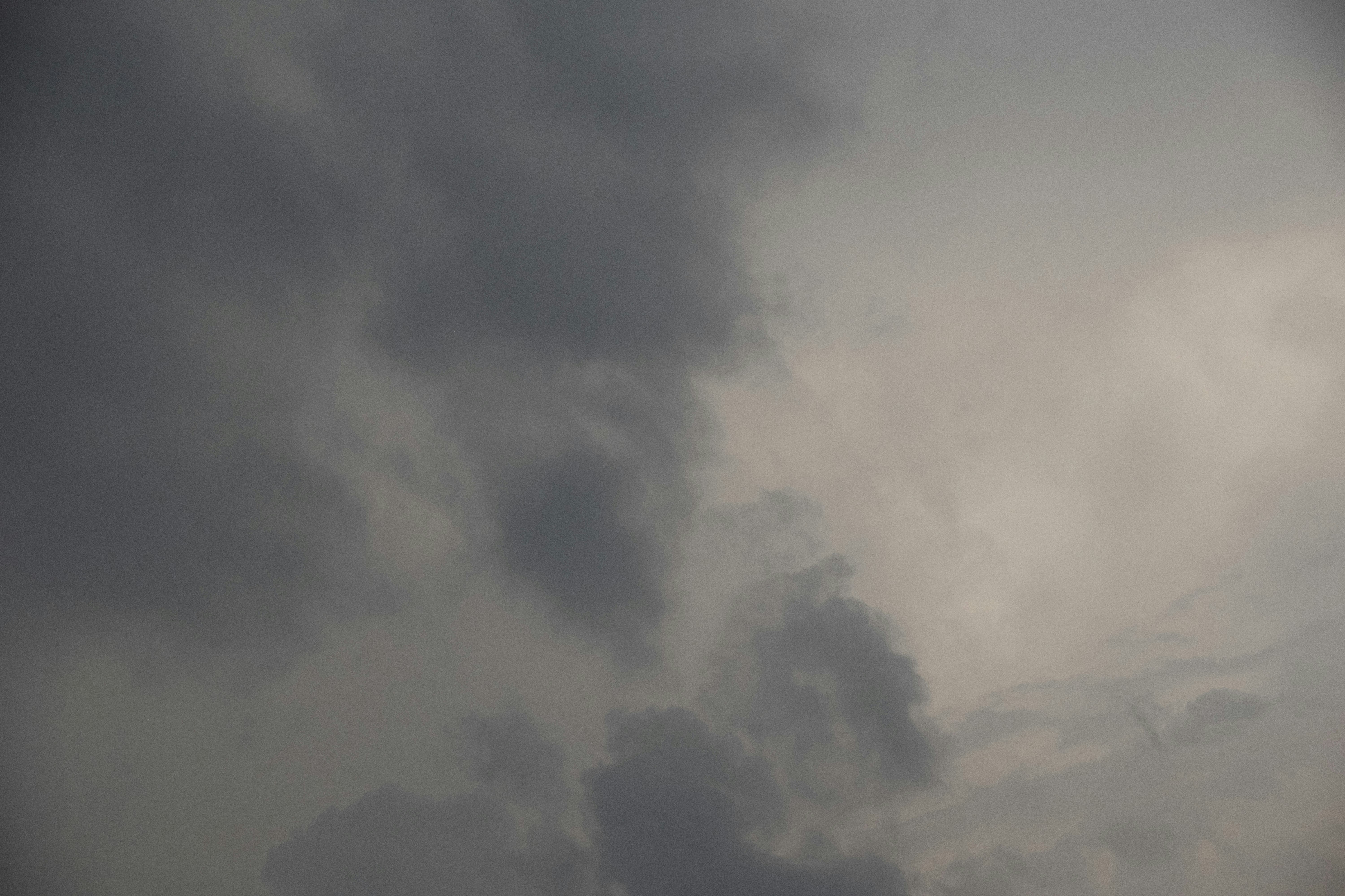 A Quiet Confluence: Edges ofstormy Light