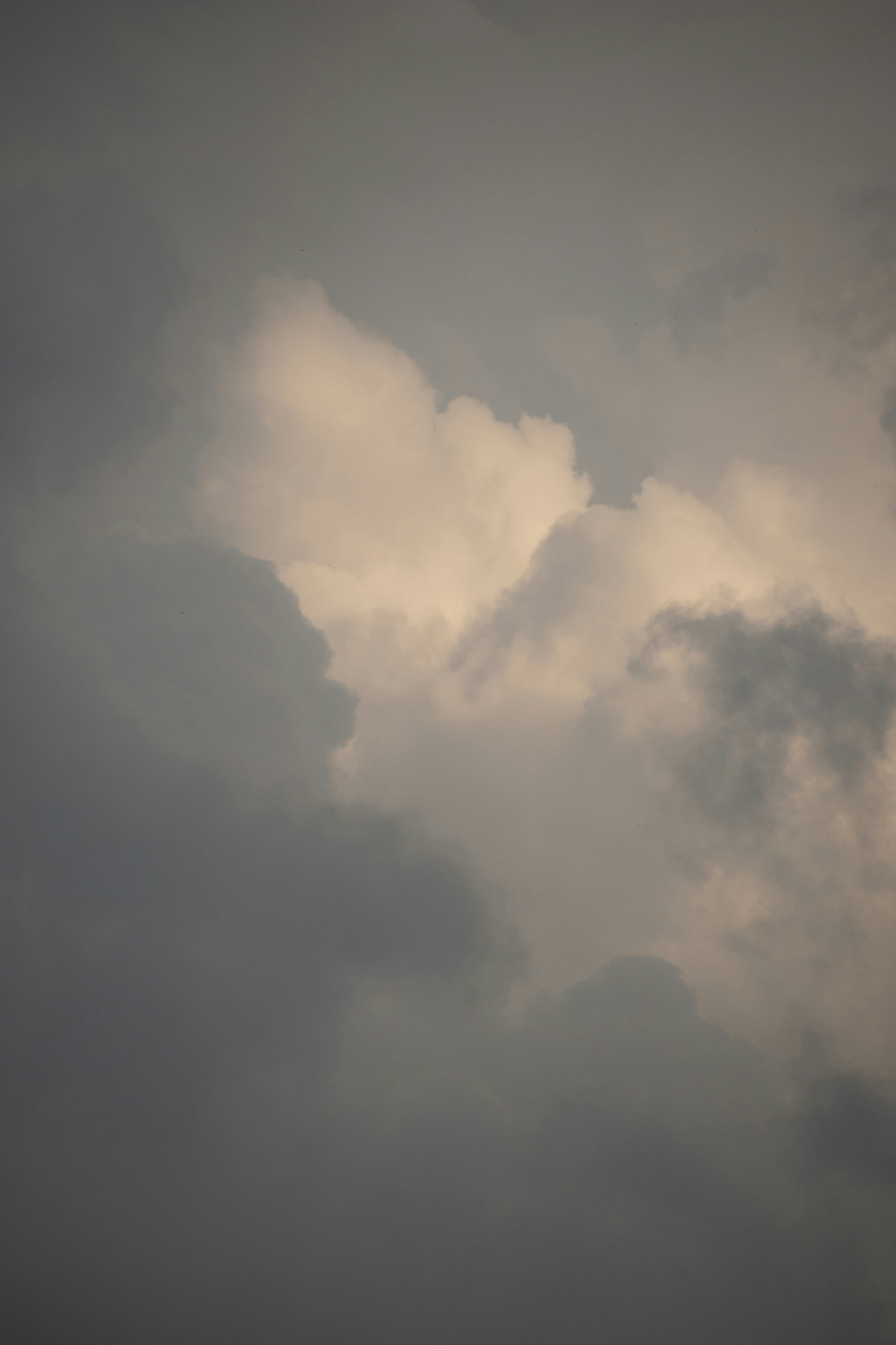 Soft Dawn Overcast: Quiet Cloudscape Melt