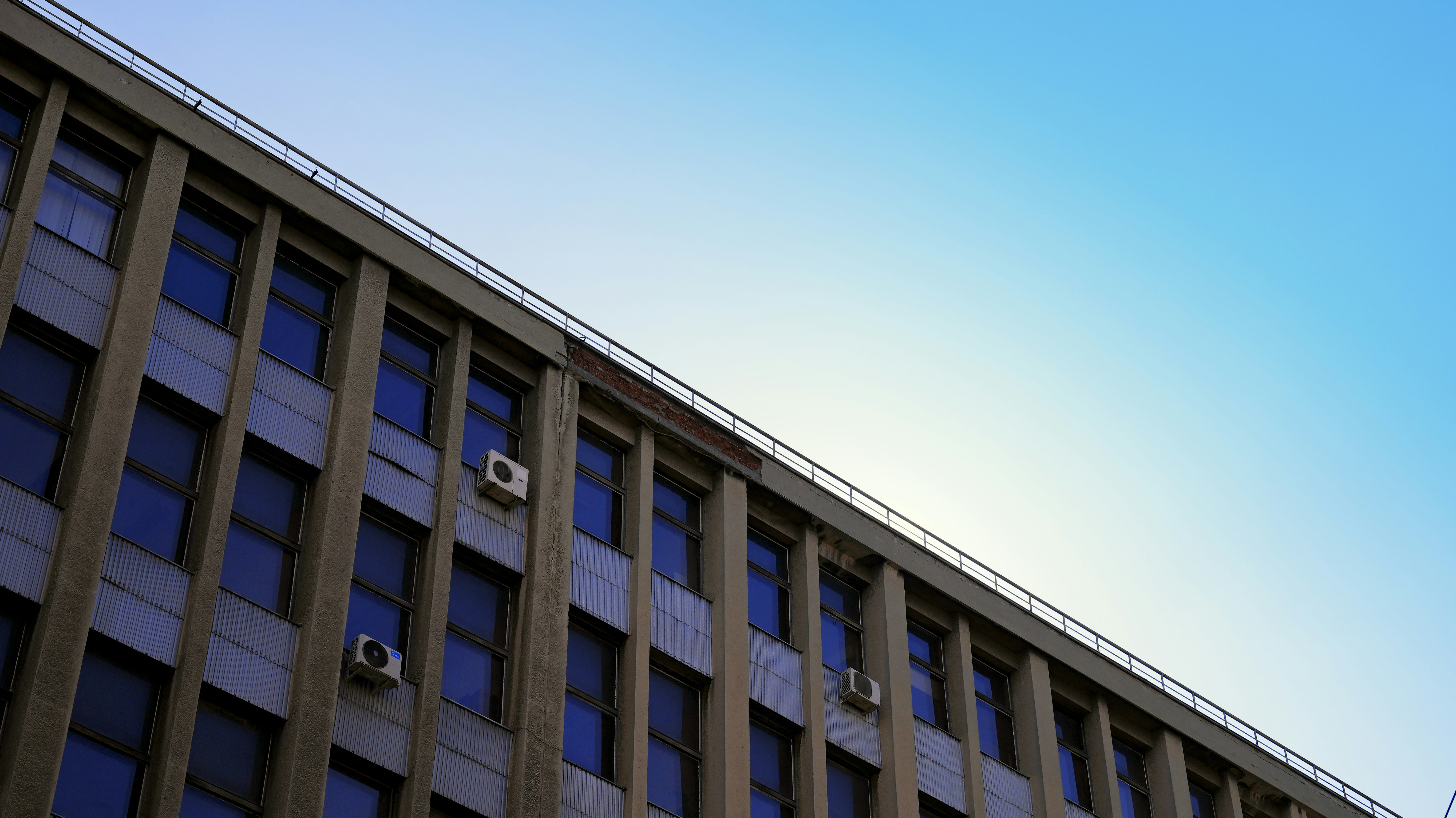 Diagonal Facade under a Clear Skyline