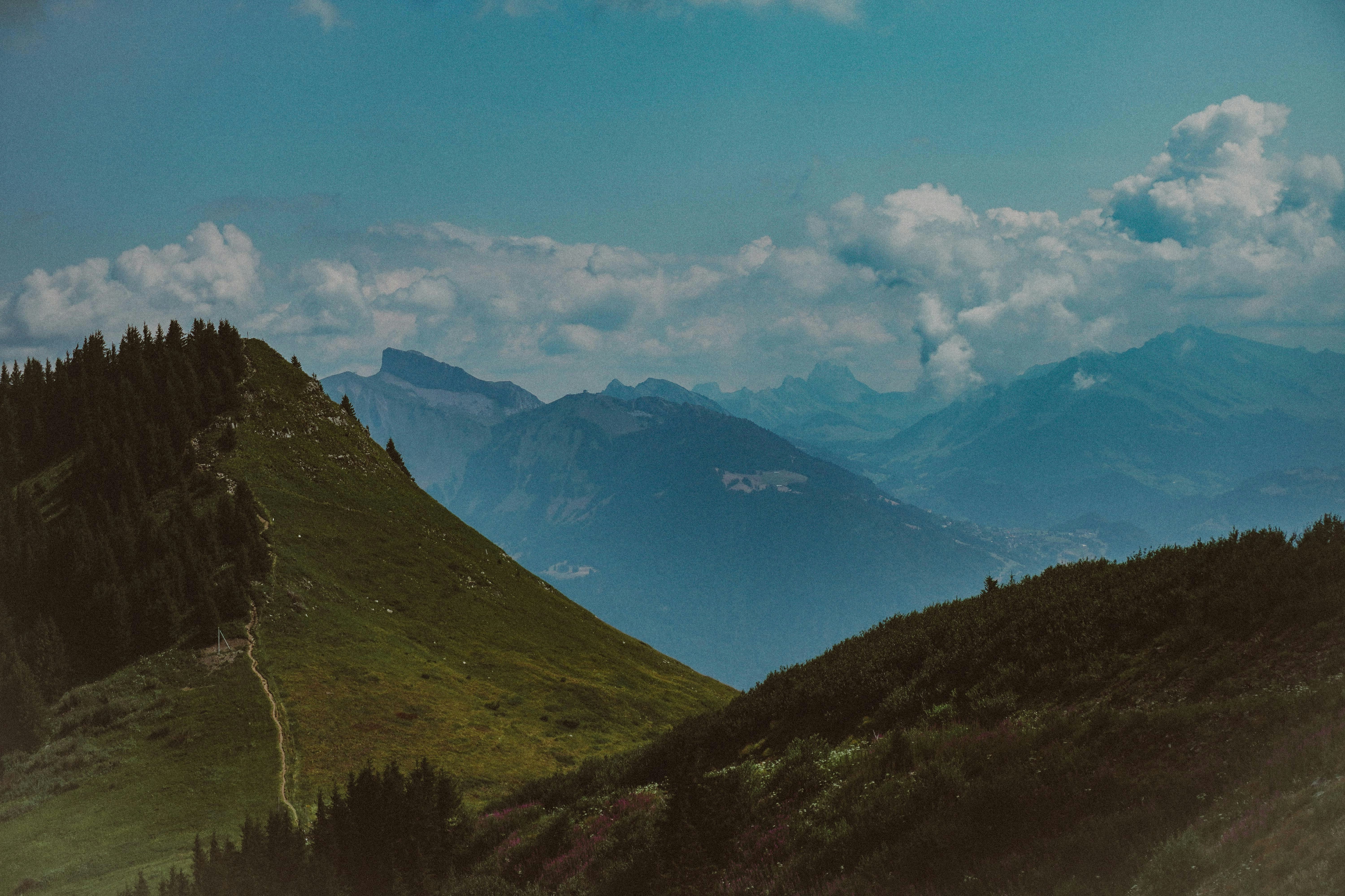 Mist-Softened Ridge: A Quiet Alpine Horizon