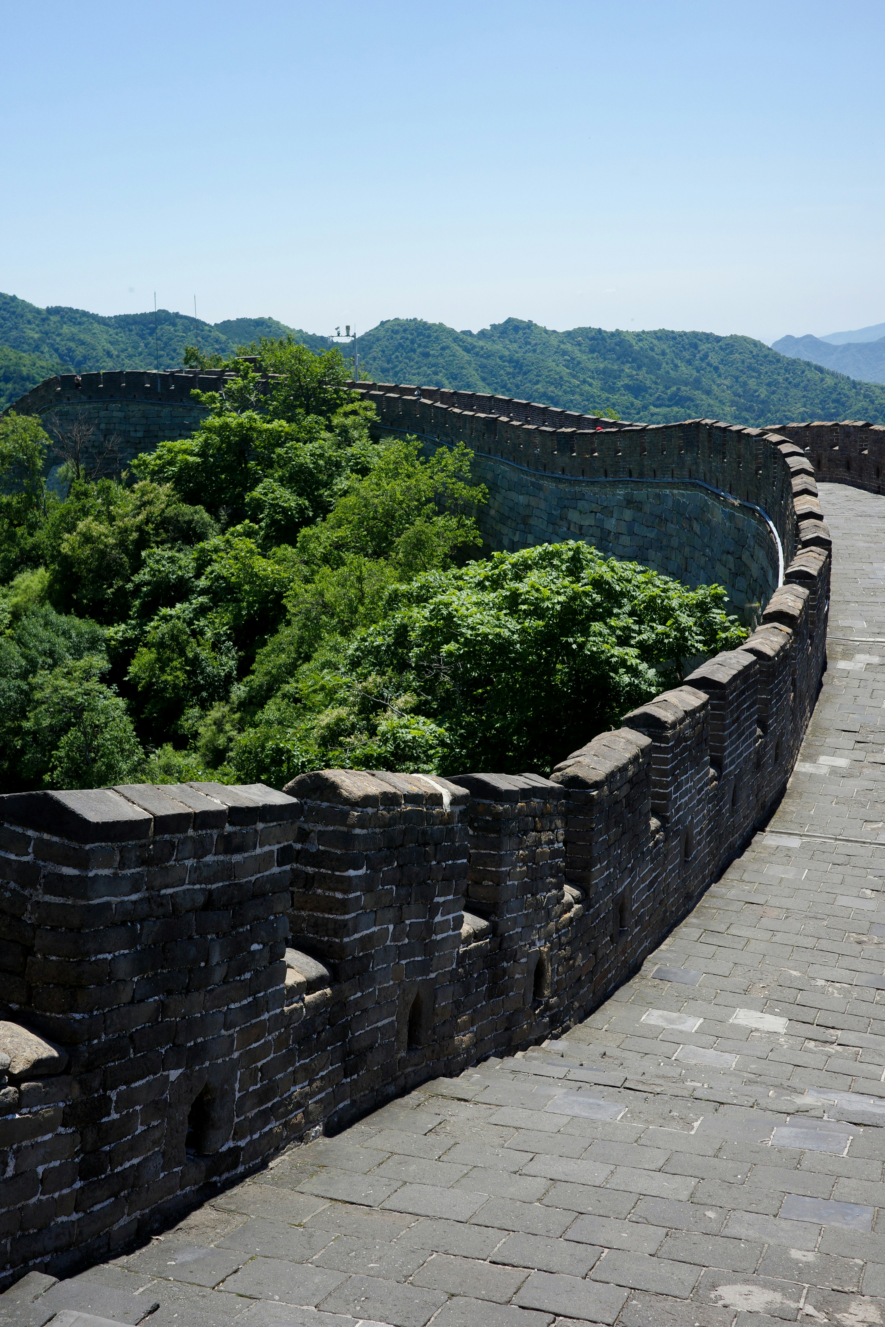 Stone Serpentine Ramparts: A Walk Along the Great Wall’s Crest