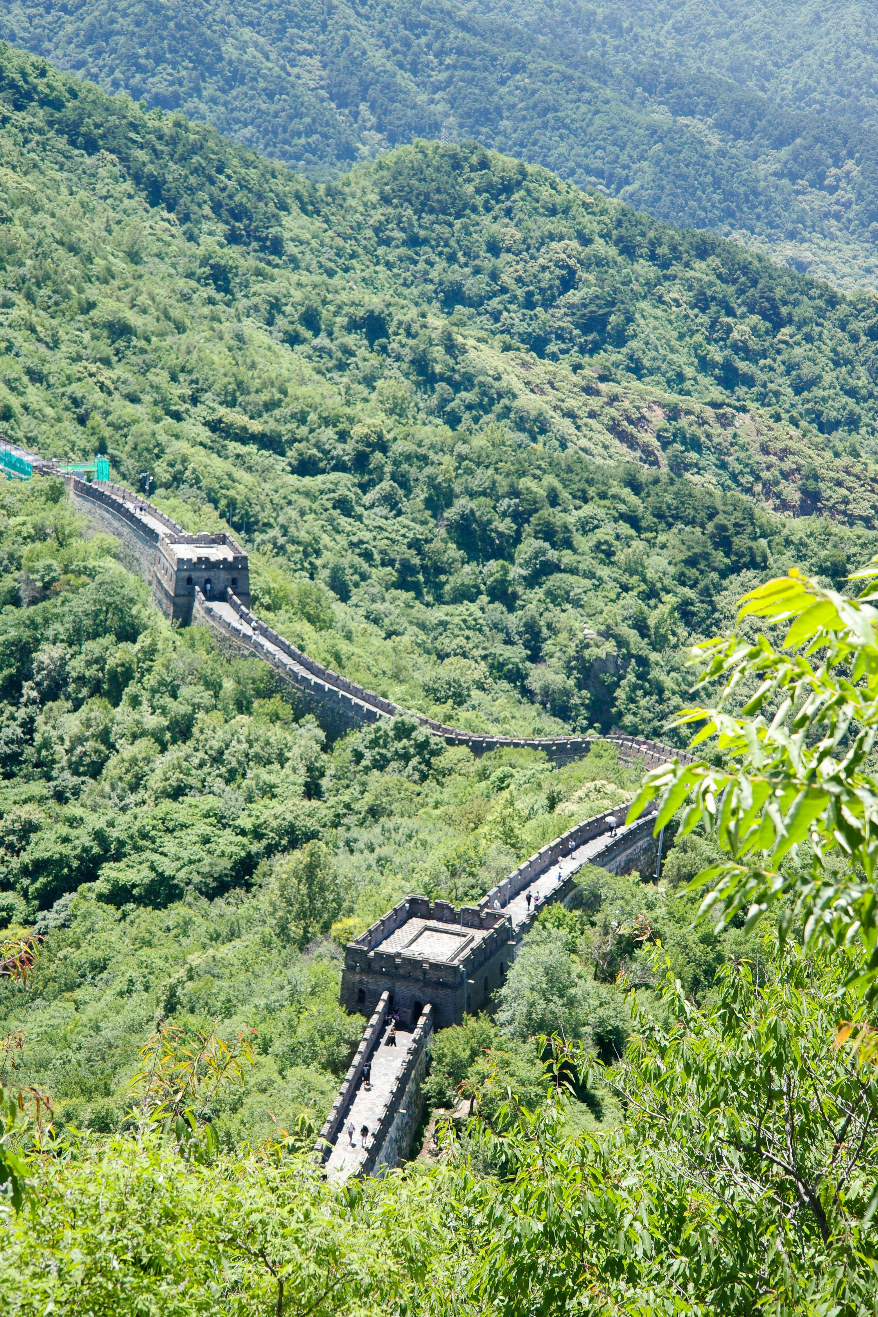 Great Wall Overlook: Emerald Ridges and Serpentine Gates