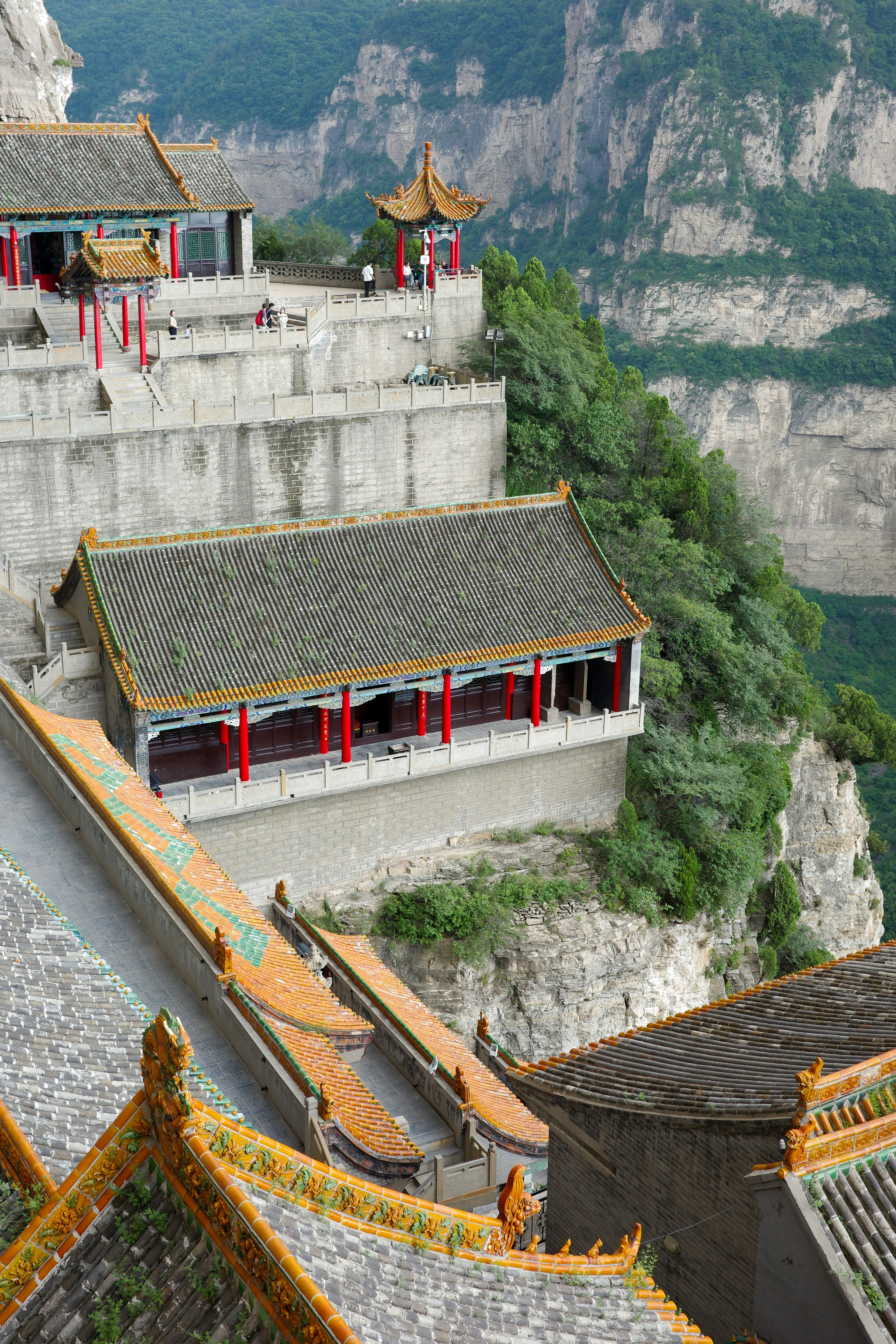 Temple Balustrade Clifftop: A Quiet Panorama of Golden Roofs