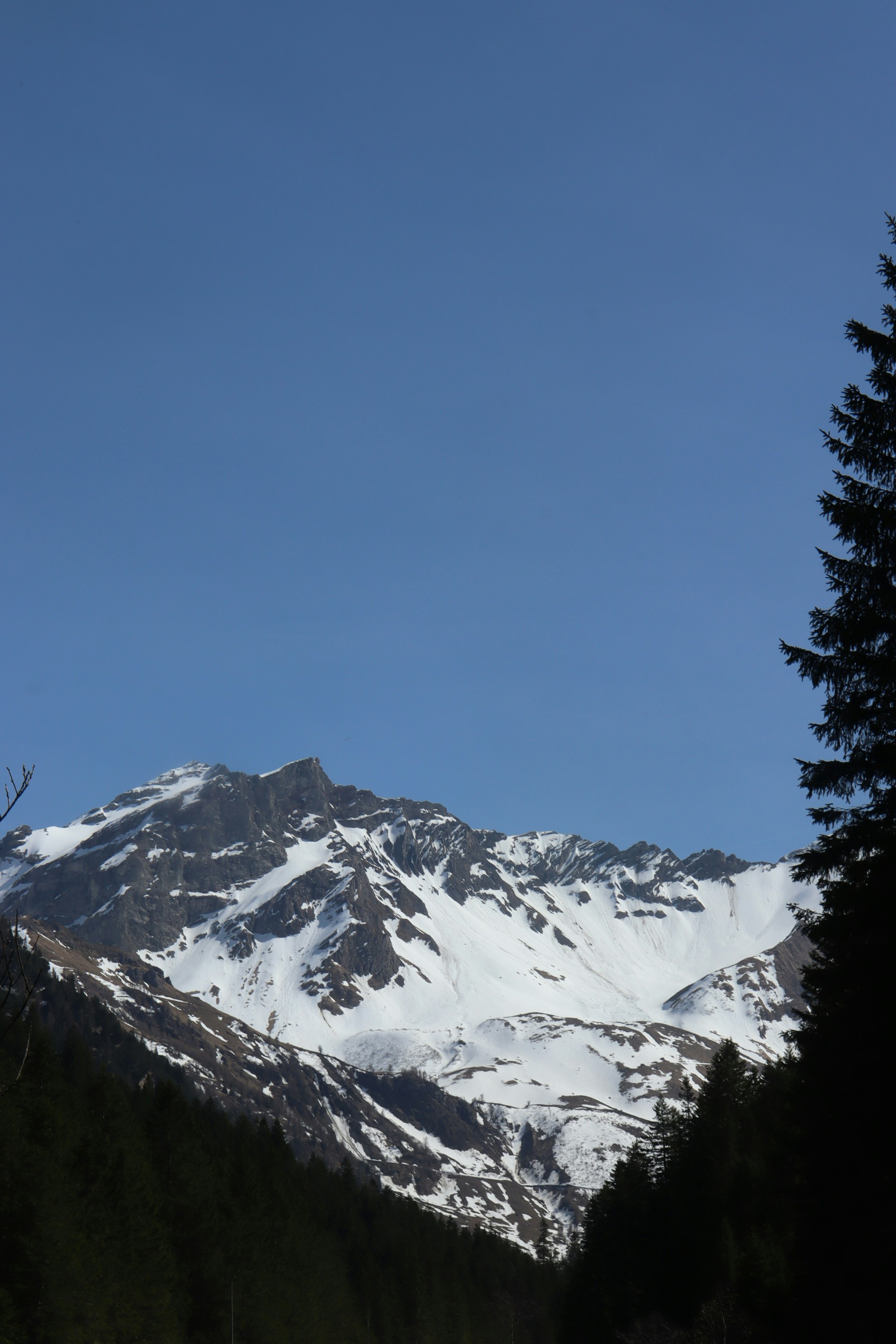 Snowbound Summit Under a Cerulean Sky