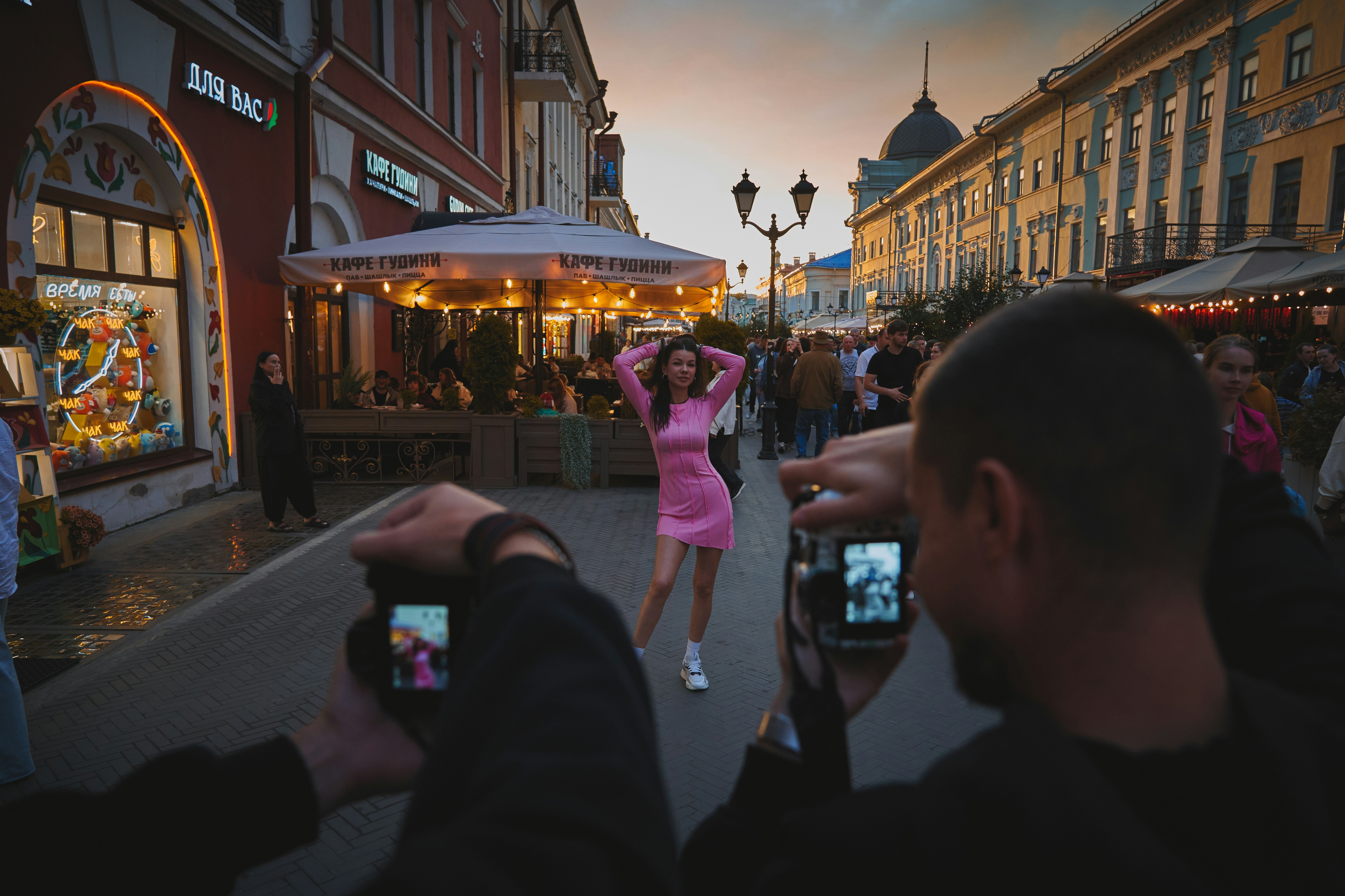 Spotlight in the Old Town: A Performer in the Carousel of Phones