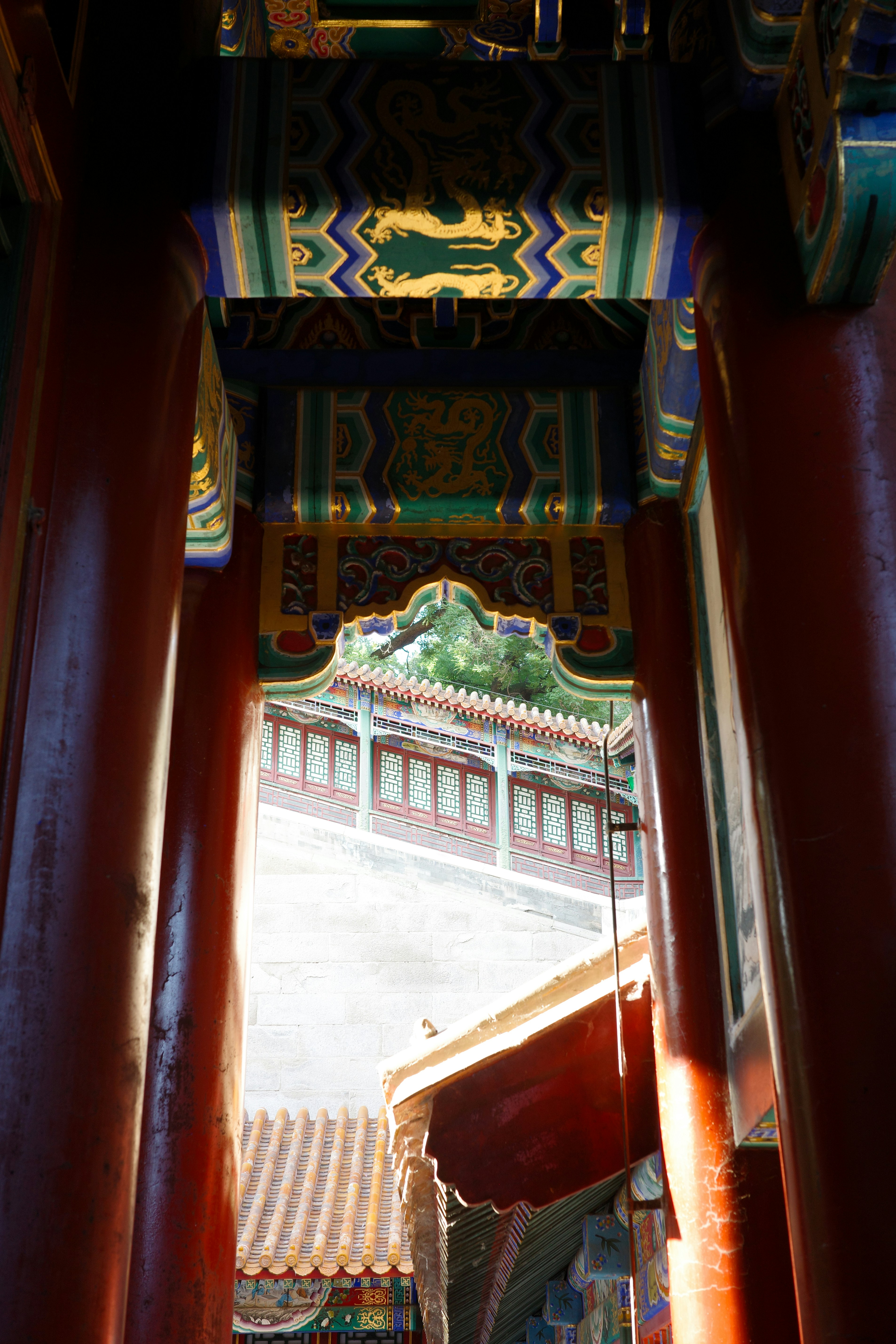 Colonade Through Jade-Colored Eaves: A Silent Corridor of Chinese Temple Architecture